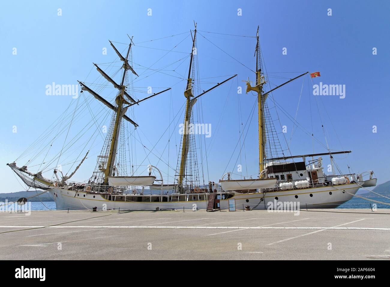 Tall ship rigs hi-res stock photography and images - Alamy
