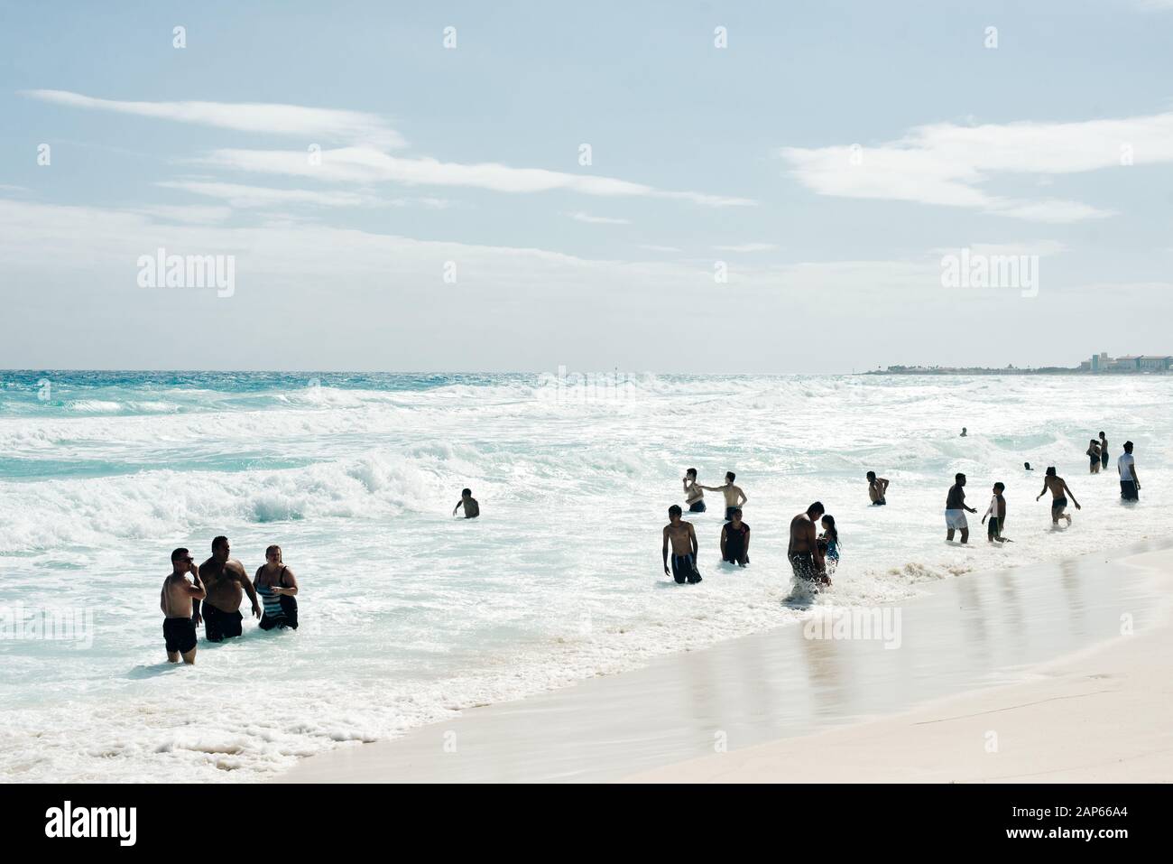 Delfines beach cancun hi-res stock photography and images - Alamy
