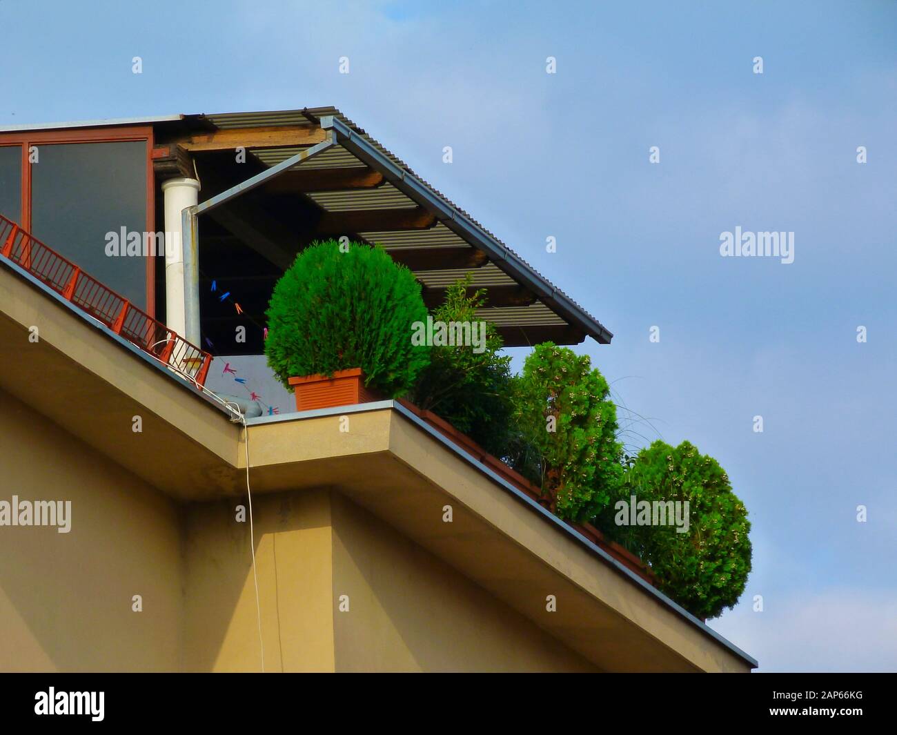 Parapet Roof House