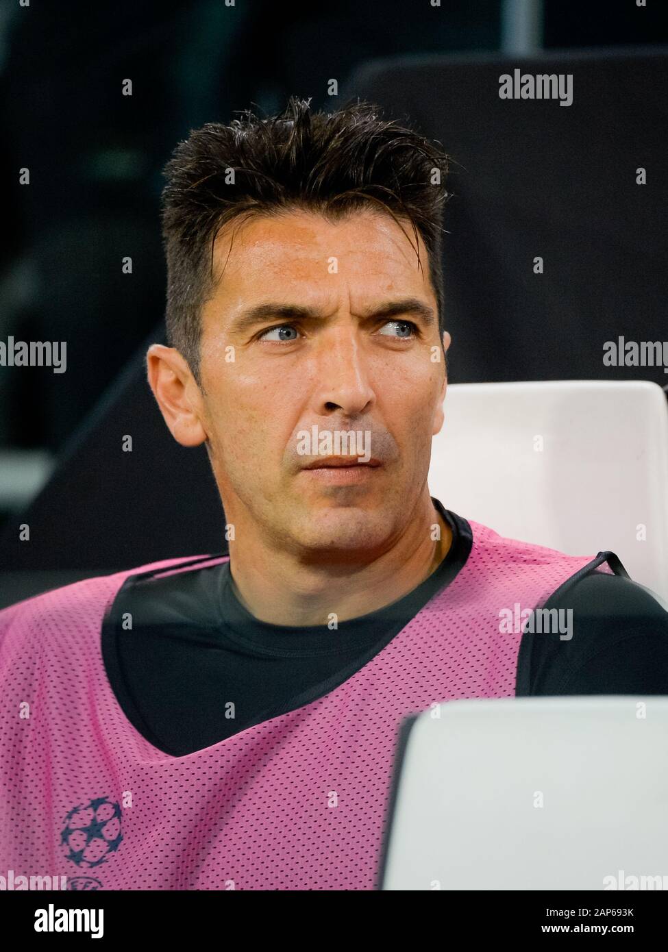 Gianluigi buffon psg trophy hi-res stock photography and images - Alamy