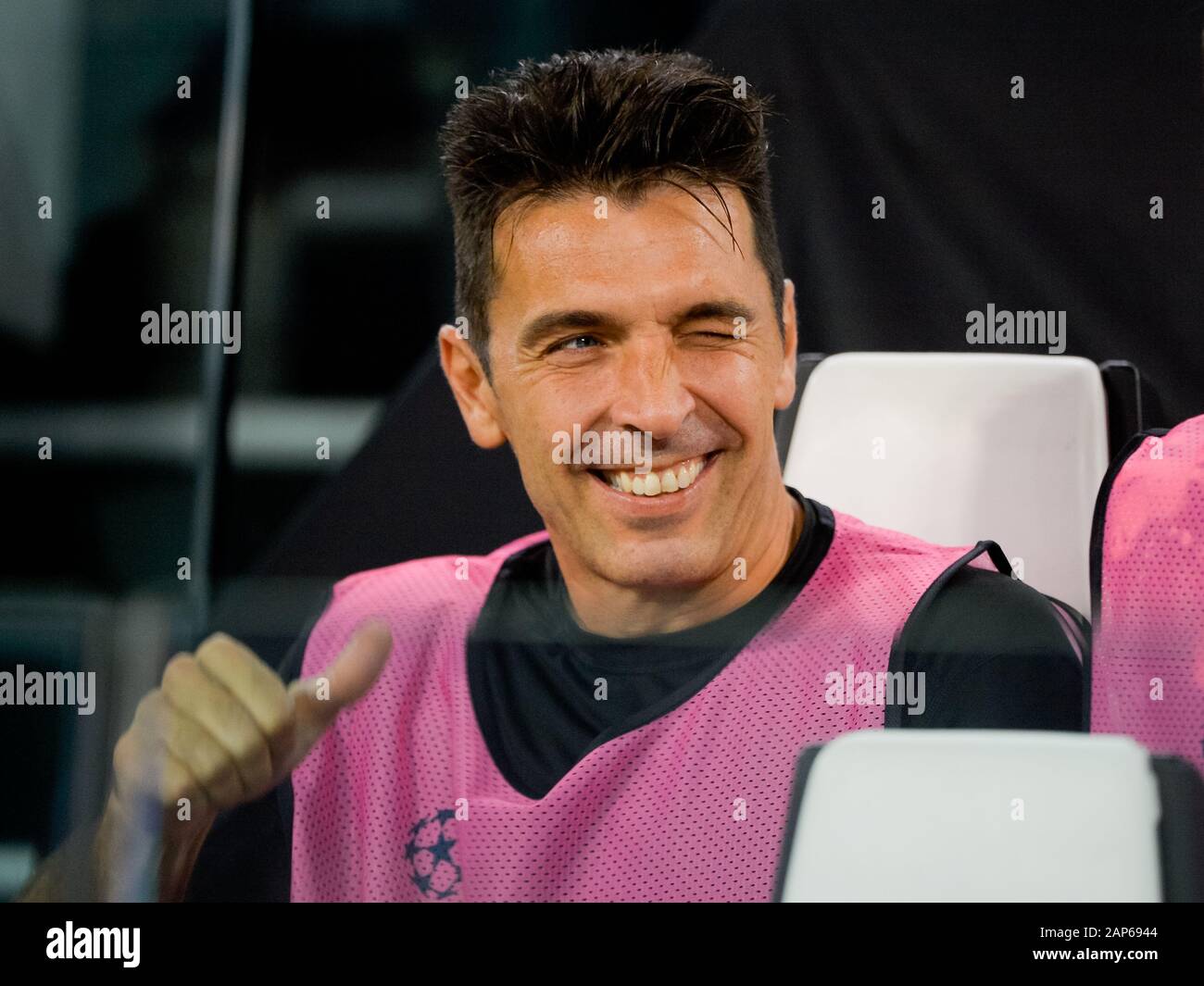 Gianluigi buffon psg trophy hi-res stock photography and images - Alamy
