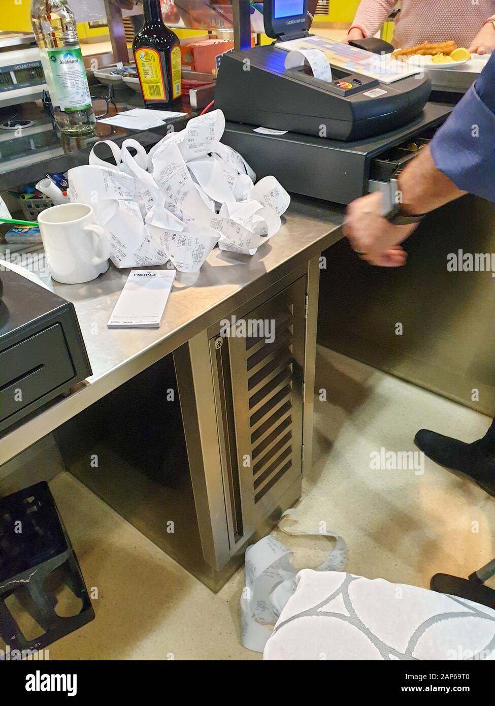 Check out counter supermarket cash hi-res stock photography and images ...