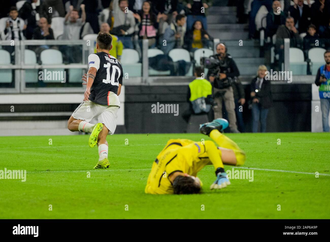 Dybala goal argentina hi-res stock photography and images - Alamy