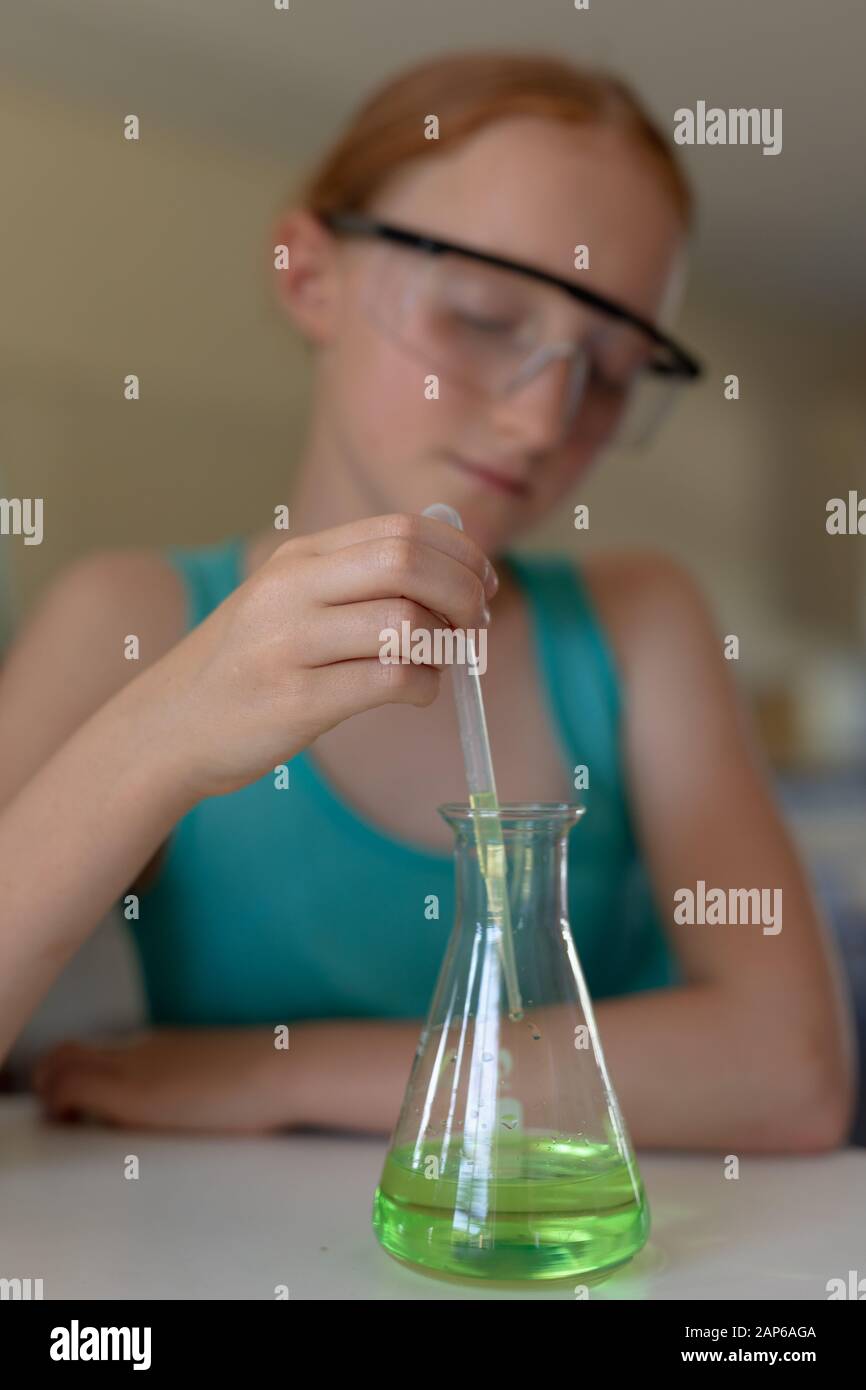 Chemistry class girl hi-res stock photography and images - Alamy