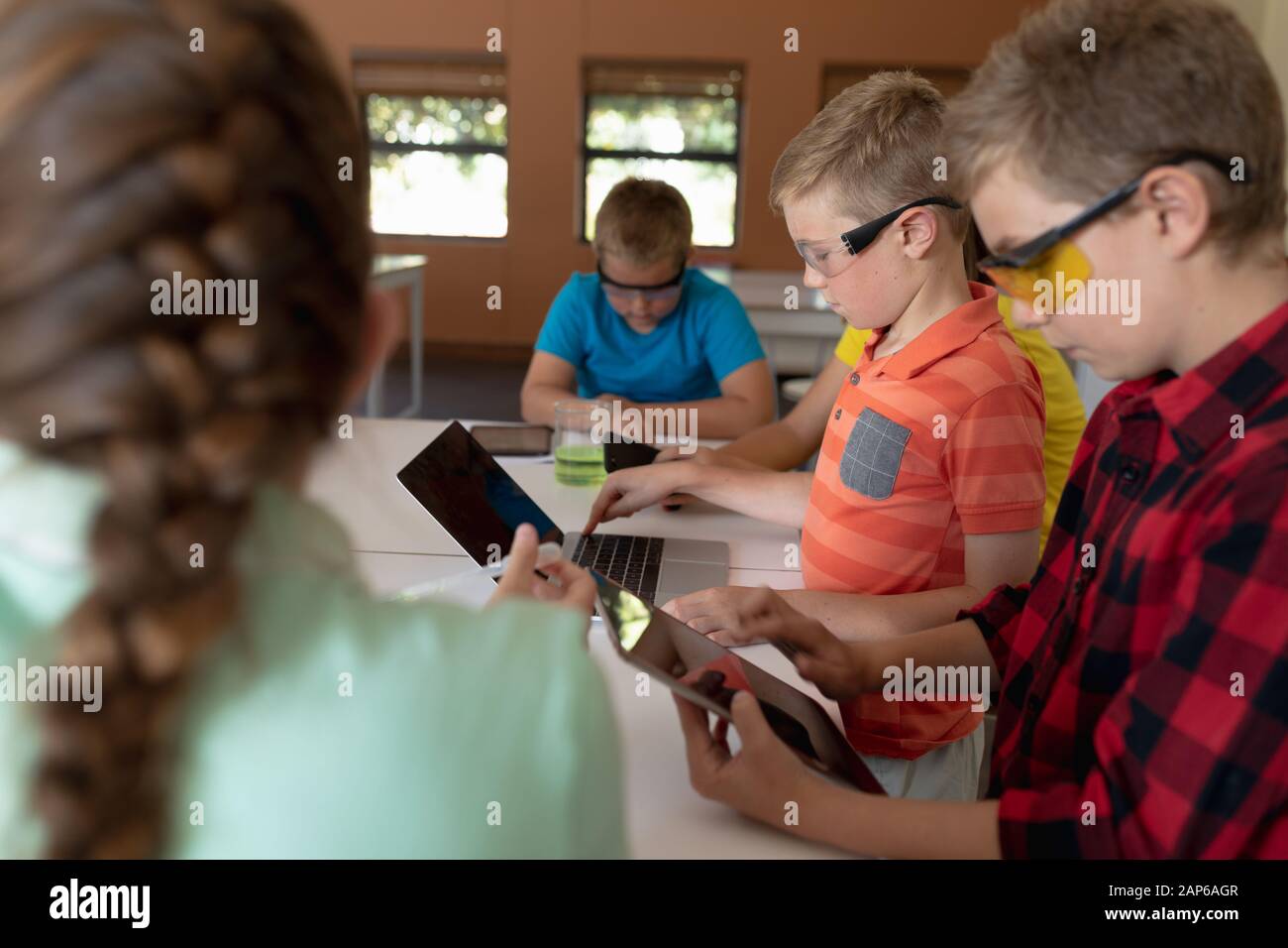 School computers hi-res stock photography and images - Alamy