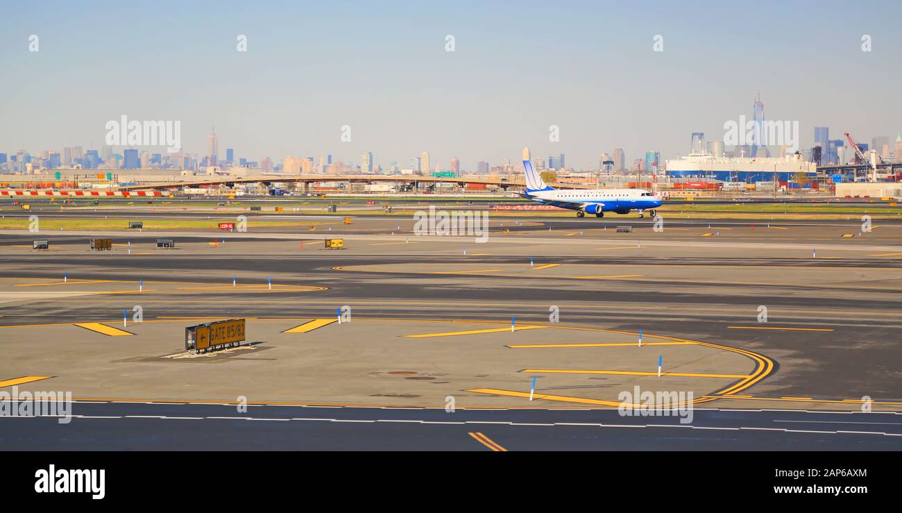 Airfield architecture hi-res stock photography and images - Alamy