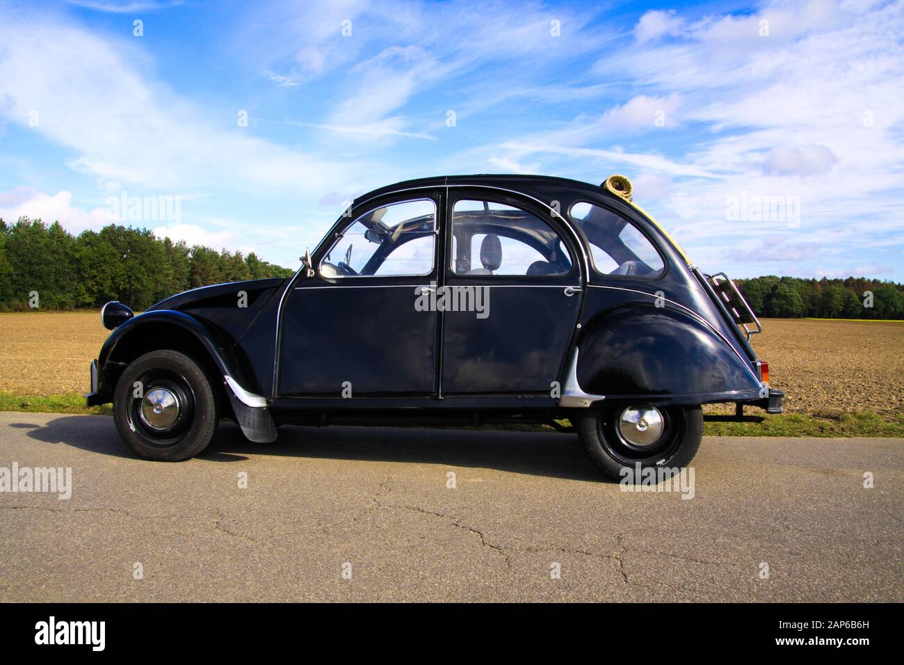 Silver car black roof hi-res stock photography and images - Alamy
