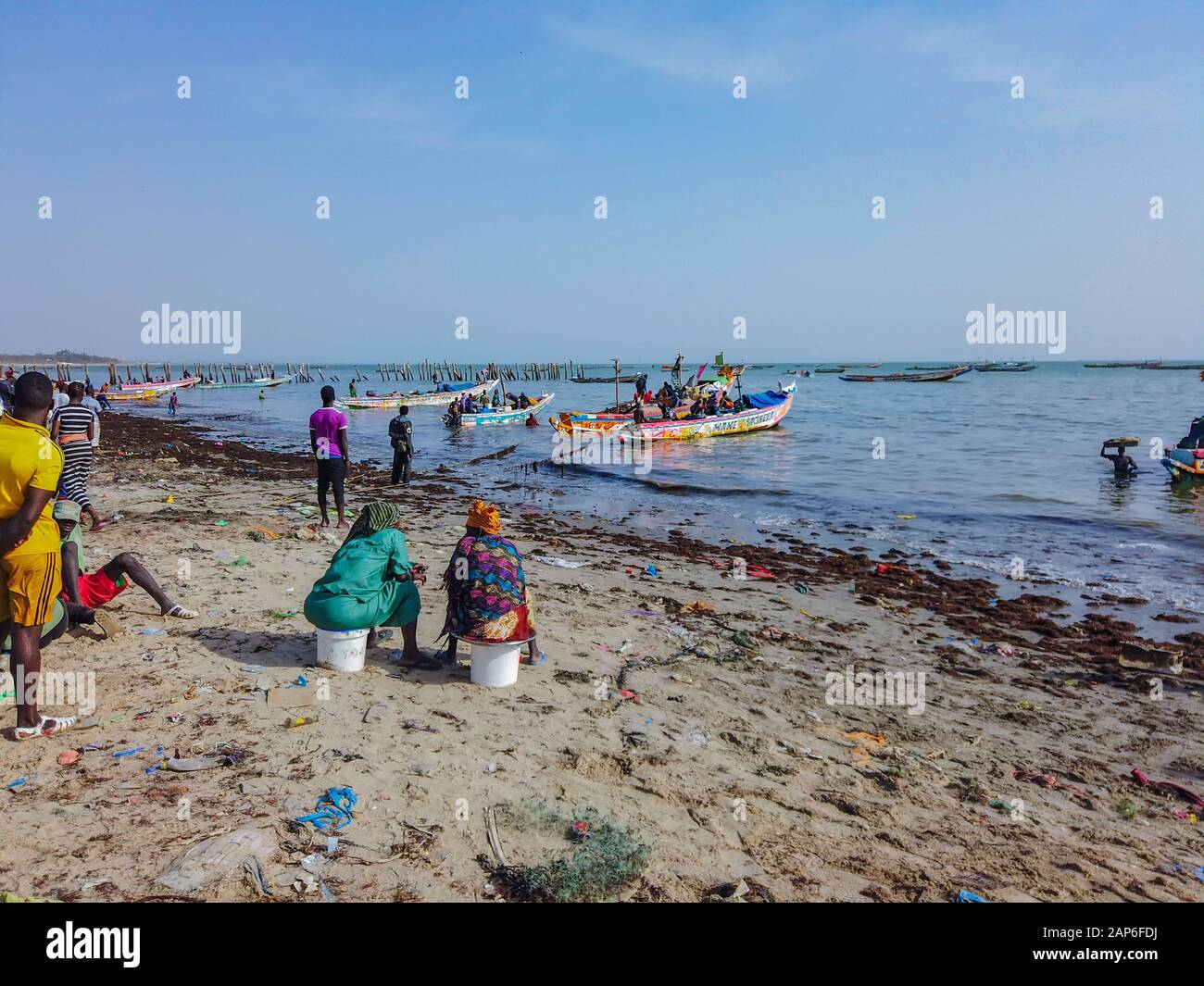 Mali men fish hi-res stock photography and images - Alamy