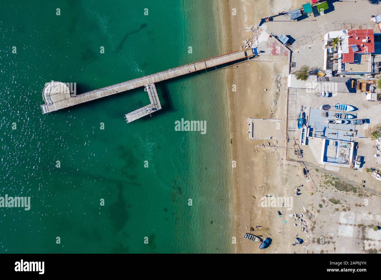 Aerial view of the pier of the bay of old Kino. vista cenital del ...