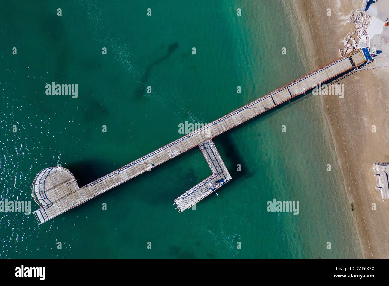 Aerial view of the pier of the bay of old Kino. vista cenital del ...