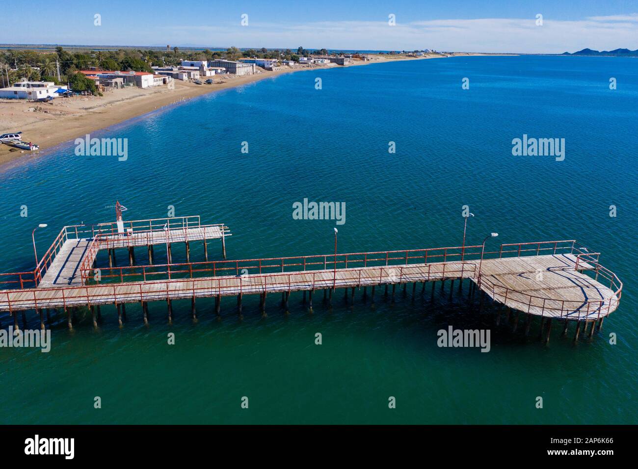 Aerial view of the pier of the bay of old Kino. vista cenital del ...