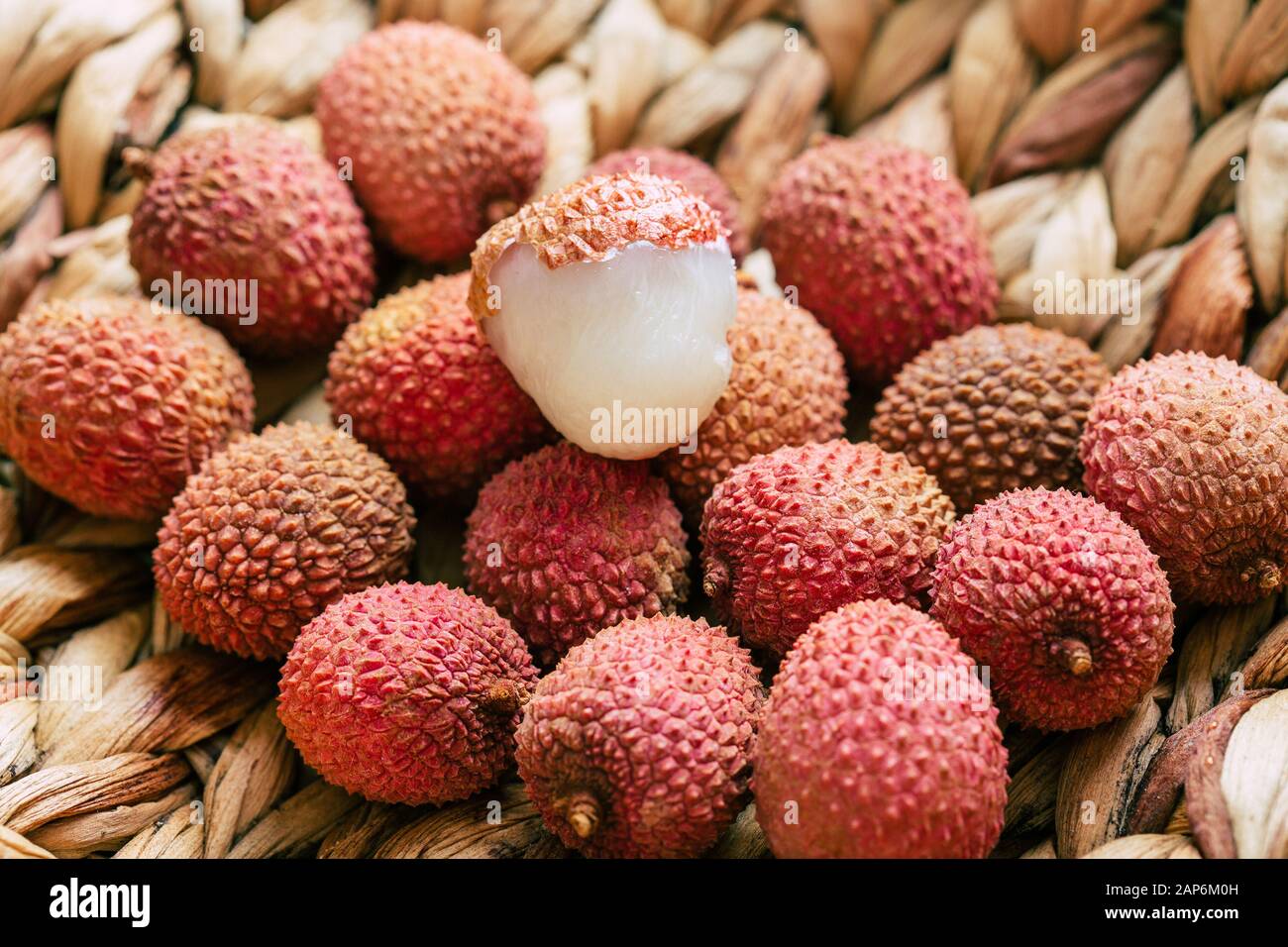 Lychee. Sweet Thai exotic tropical fruit Stock Photo - Alamy