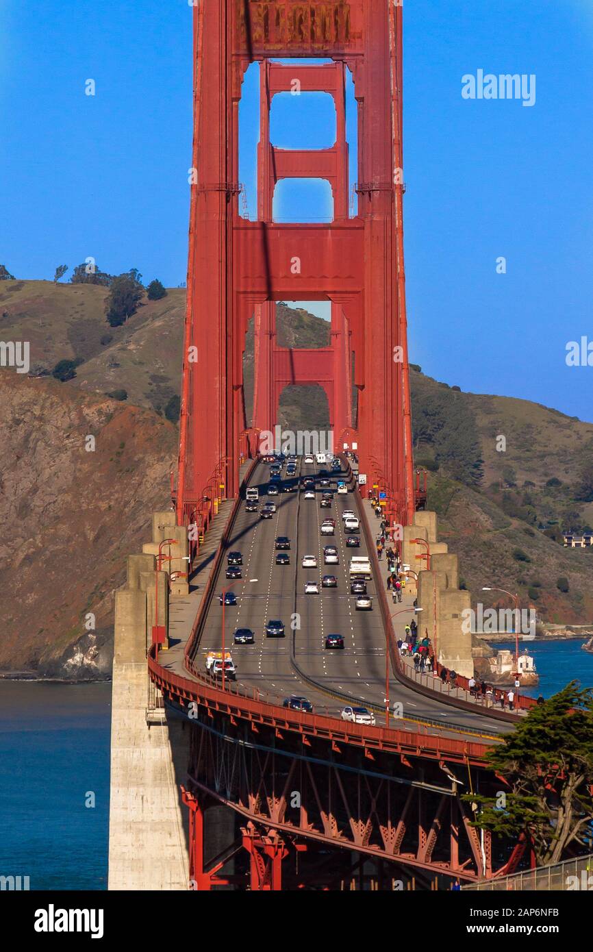 Golden Gate Bridge close-up with San Francisco skyline in background ...