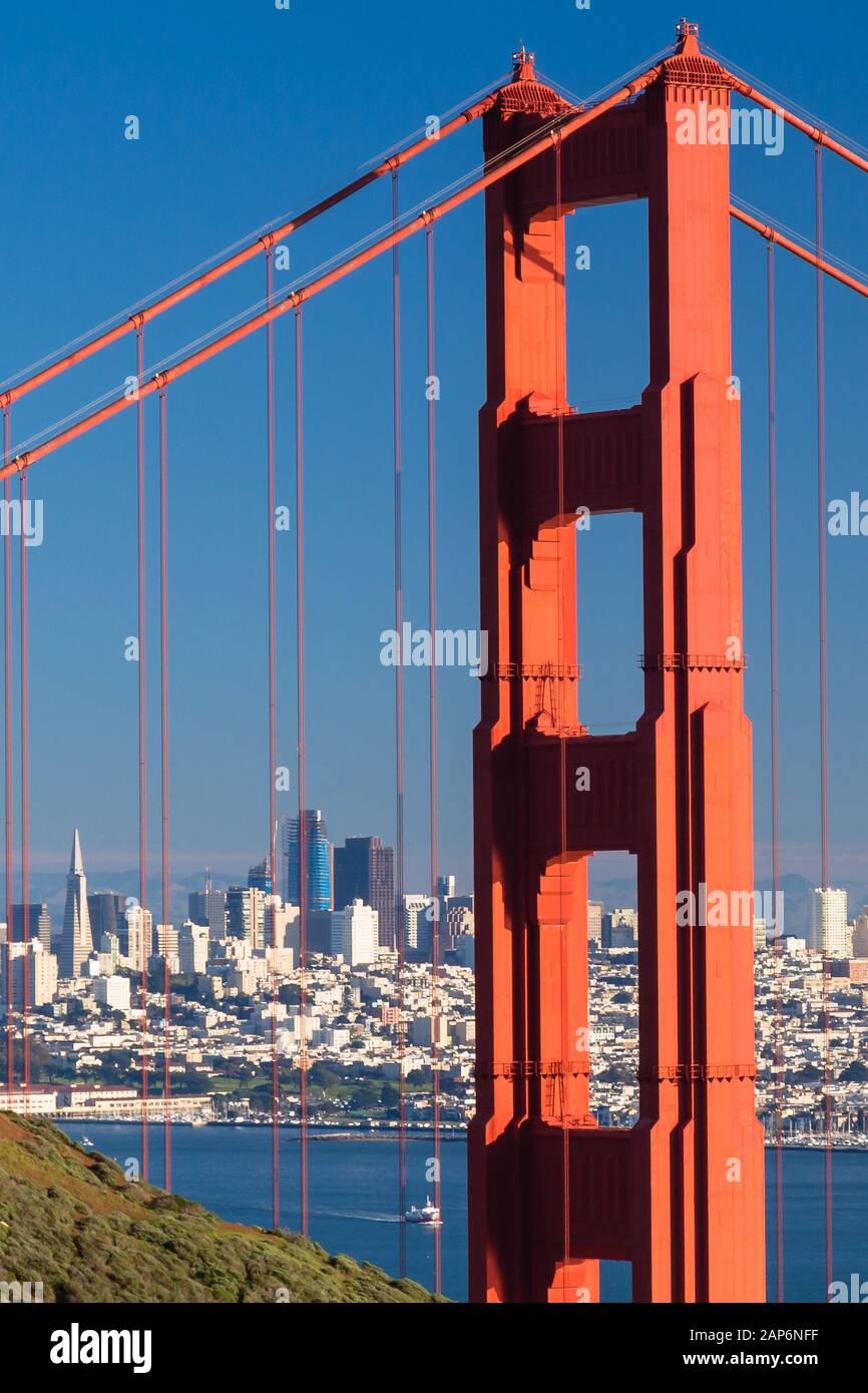 Golden gate bridge close up hi-res stock photography and images - Alamy
