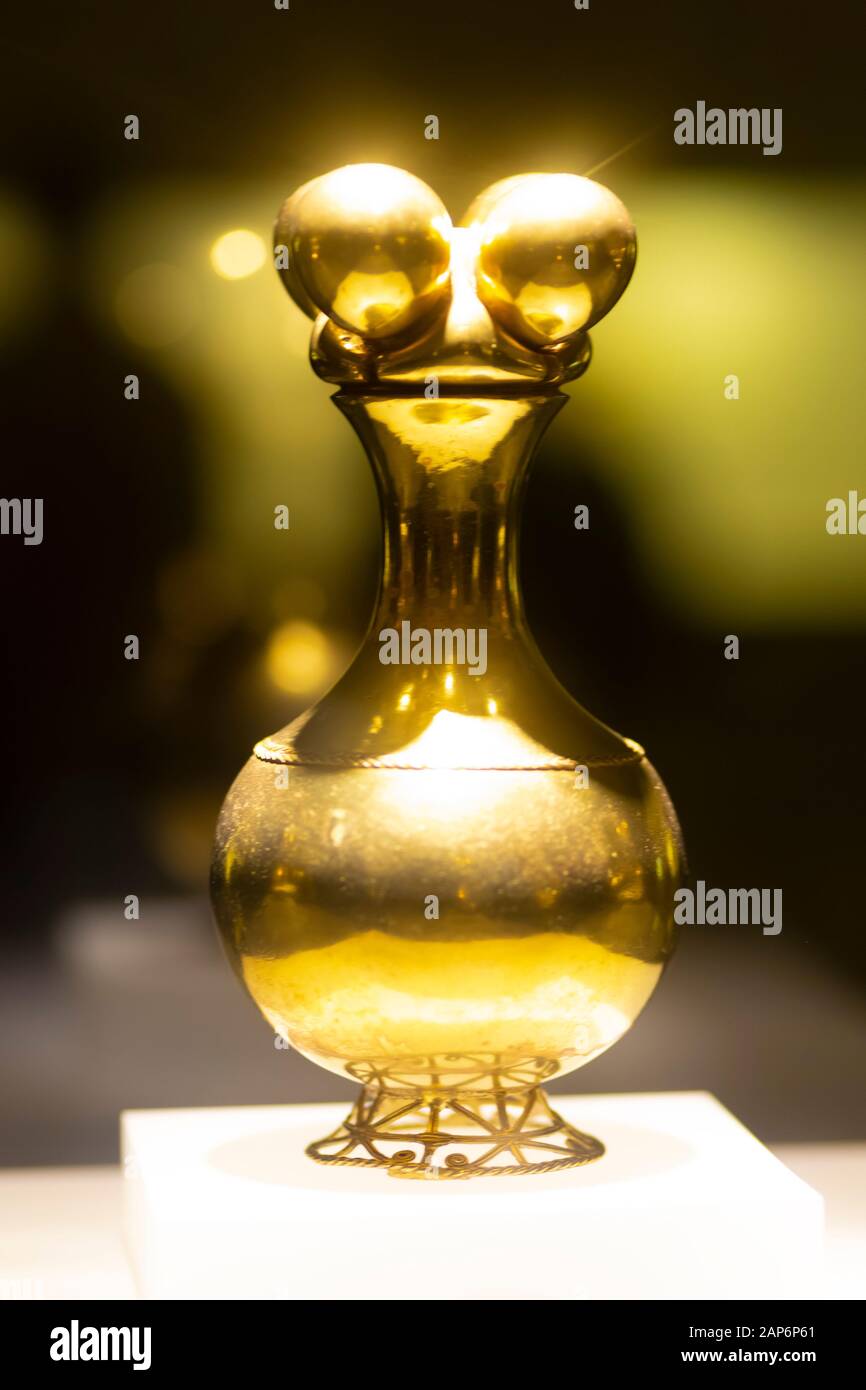 The Poporo Quimbaya Made of Gold (The Gold Museum, Bogotá, Colombia ...