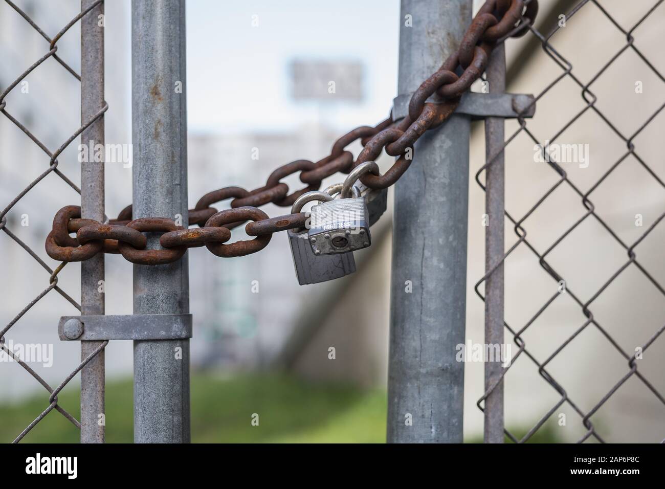 Chain link fence gate hi-res stock photography and images - Alamy