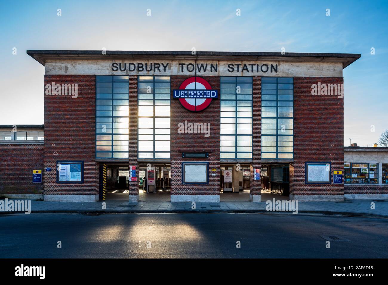 Piccadilly line london tube hi-res stock photography and images - Alamy