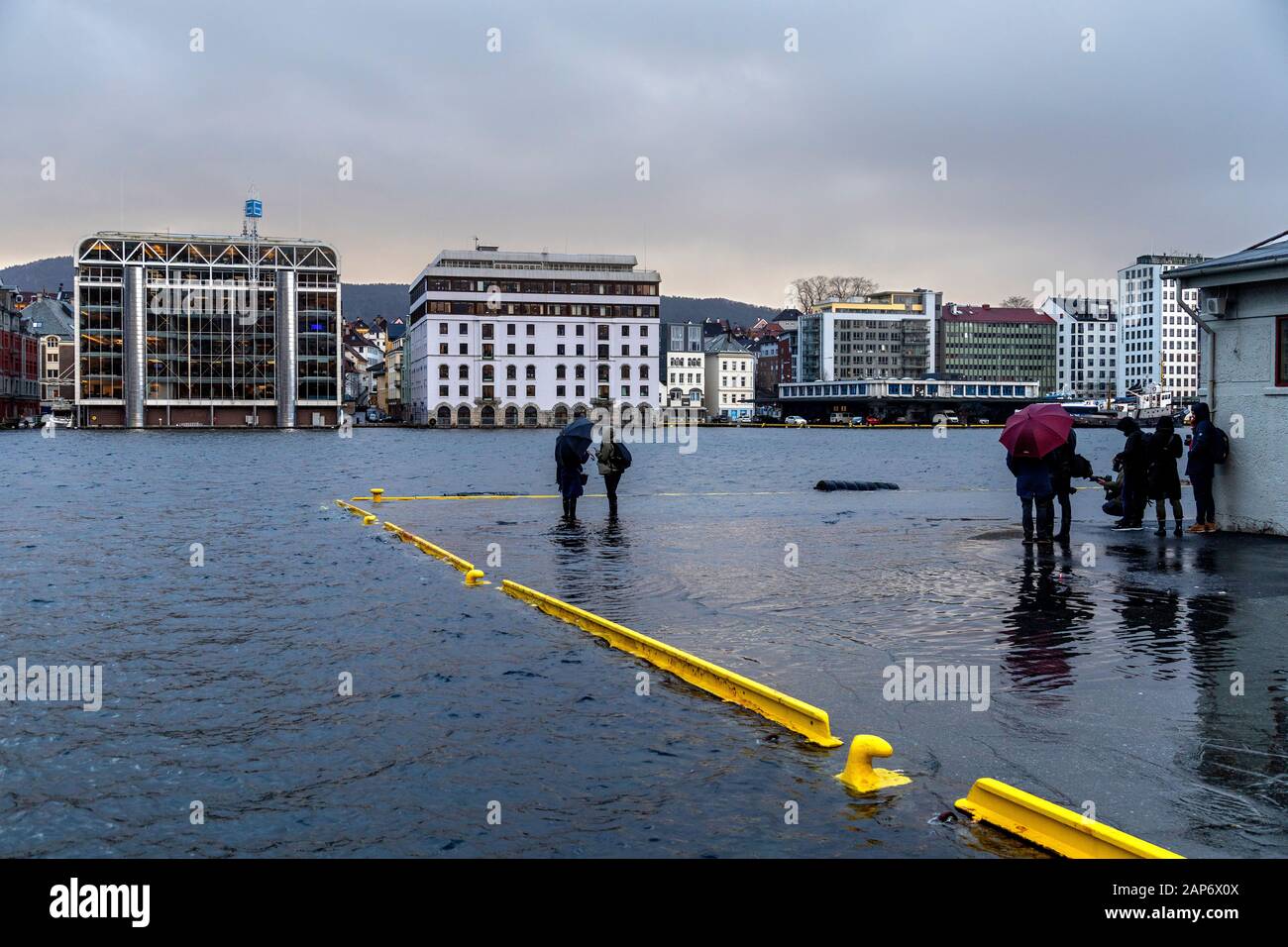Springflo high tide hi-res stock photography and images - Alamy