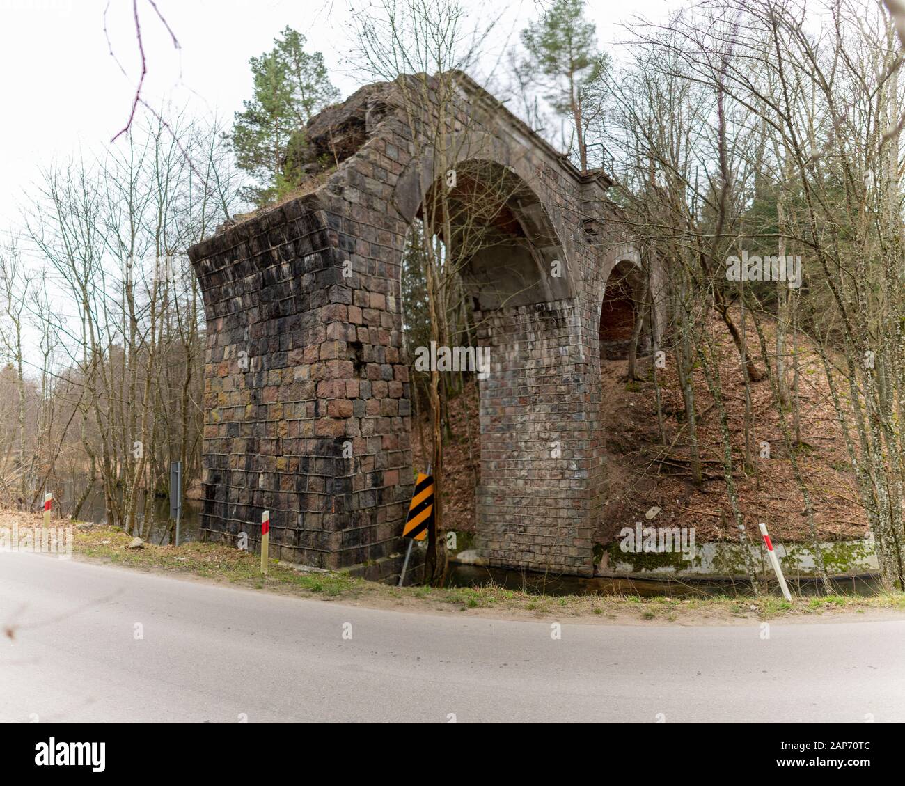Arch bridge disaster hi-res stock photography and images - Alamy