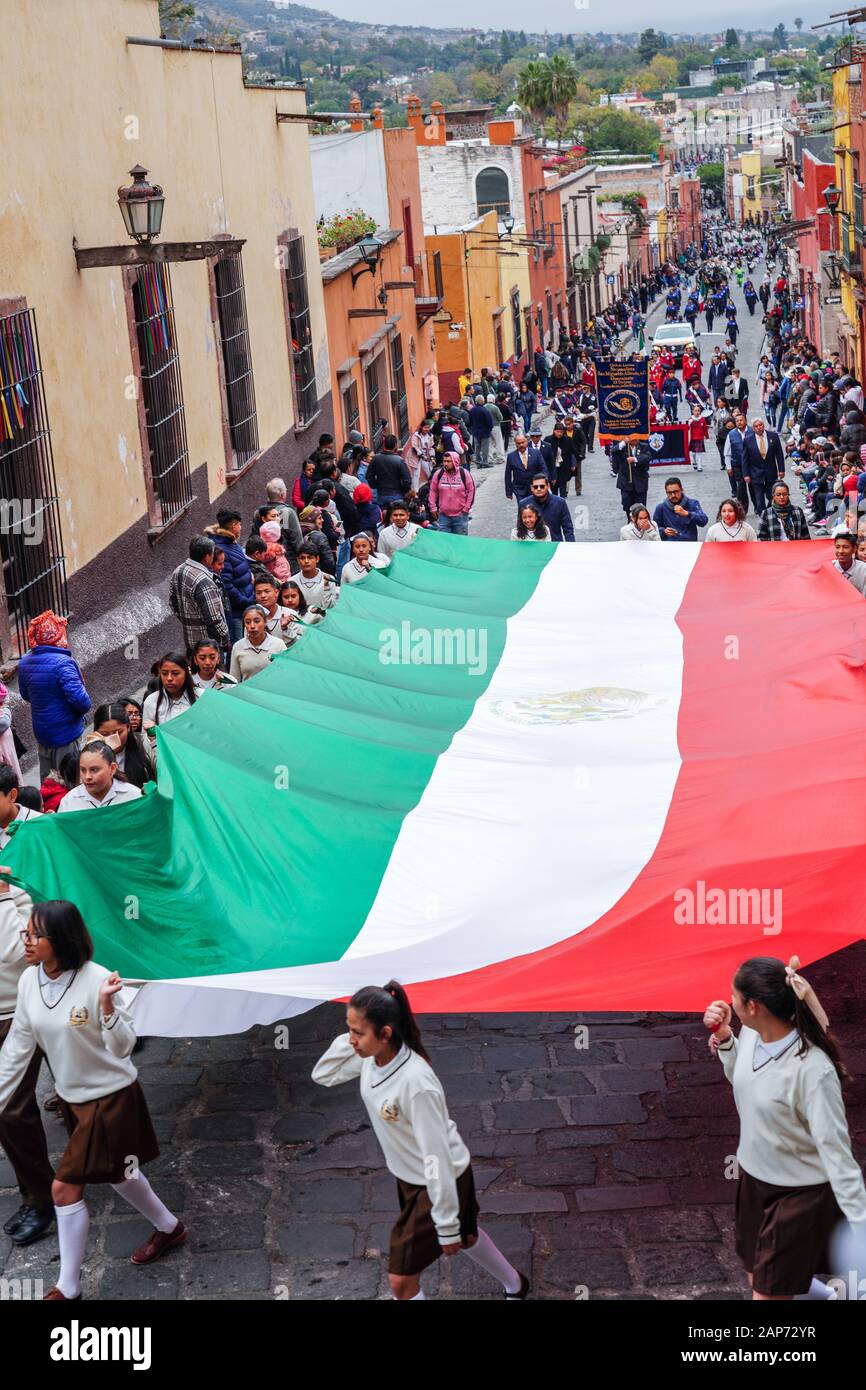 San Miguel De Allende, Mexico. 21st Jan, 2020. Young school girls carry ...