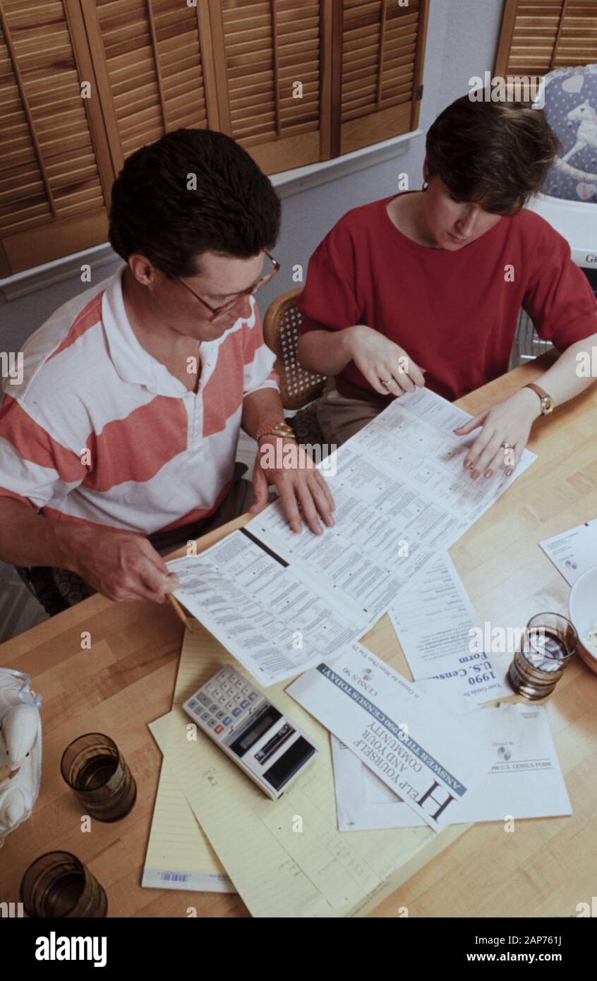 Austin, Texas, USA. 1st Mar, 1990. U.S. citizens in Austin Texas fill ...