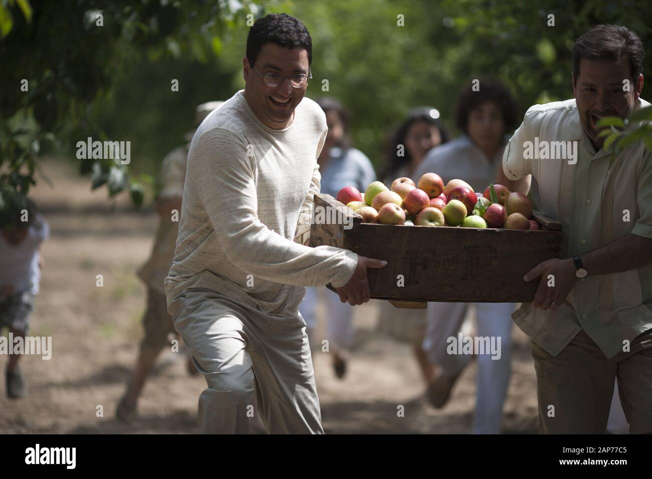 Men carrying photographs hi-res stock photography and images - Alamy