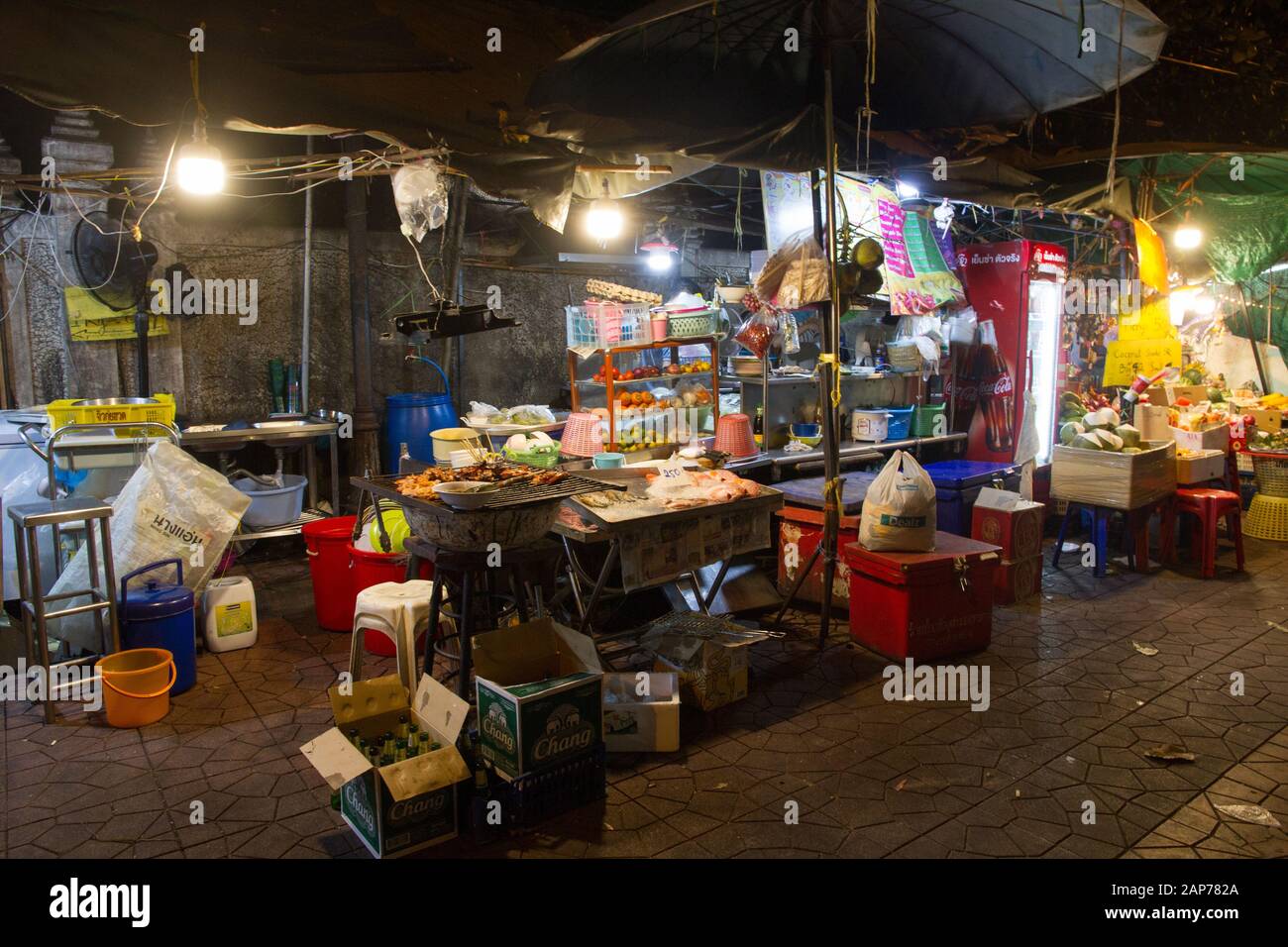 Bangkok thailand street food stall thai asia asians asiatic tra hi-res ...