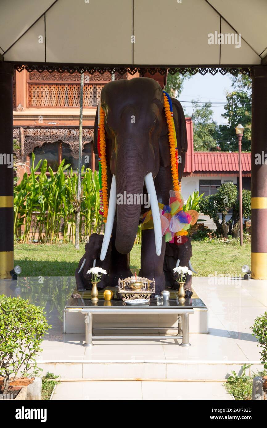 Elephant statue thailand hi-res stock photography and images - Alamy