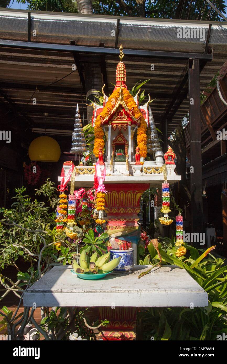 Thai buddhist altar hi-res stock photography and images - Alamy