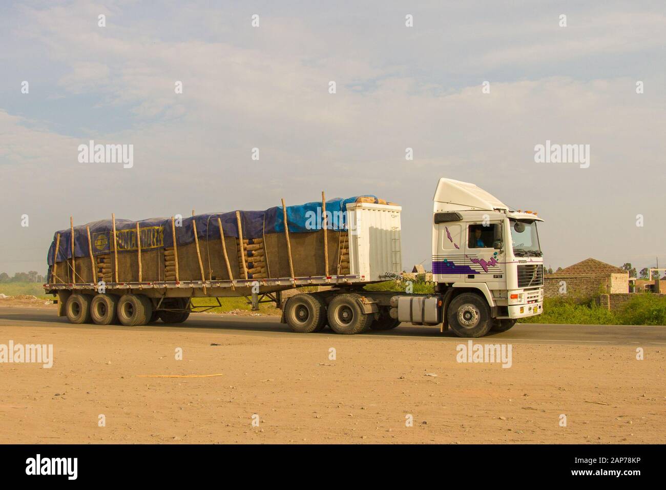 Trailer with load Stock Photo - Alamy