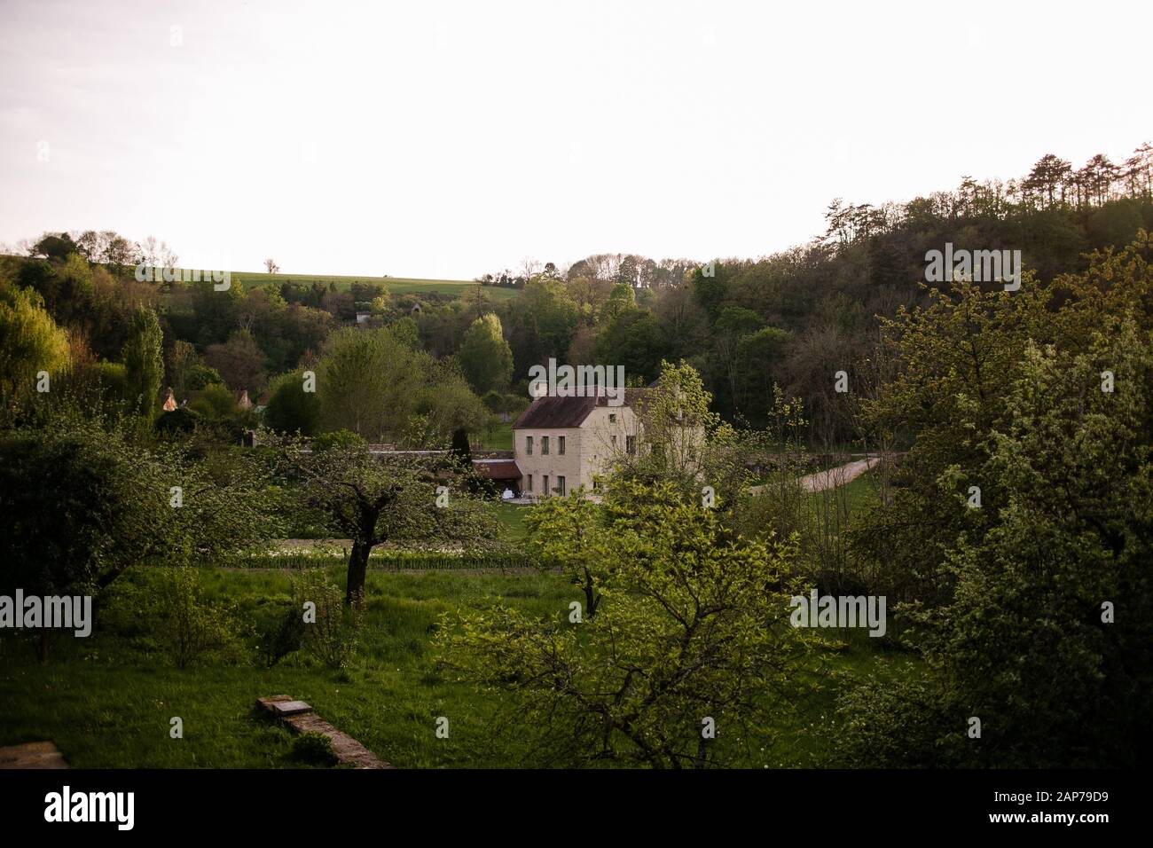 French country cottage hi-res stock photography and images - Alamy