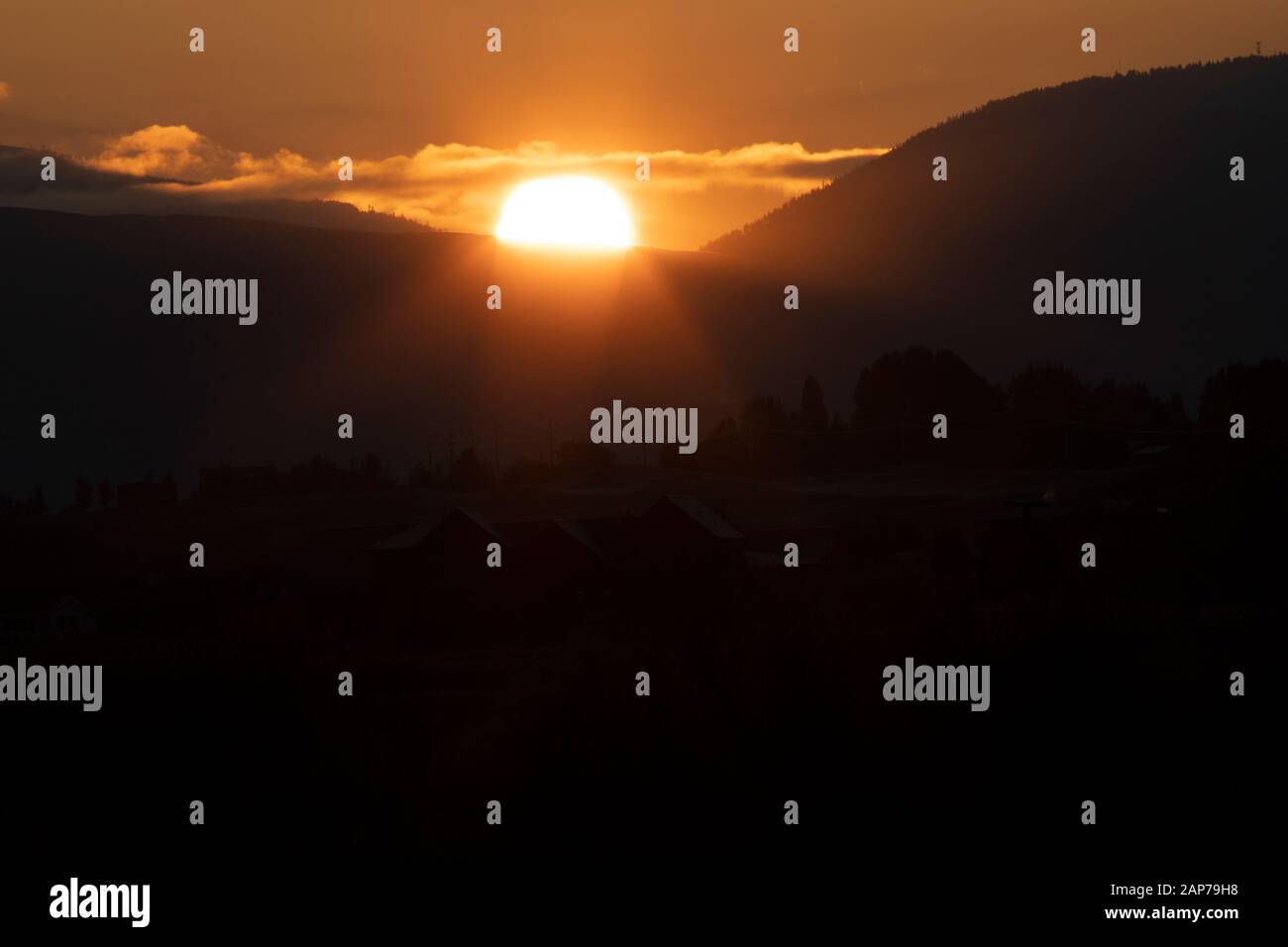 Two mountains hi-res stock photography and images - Alamy