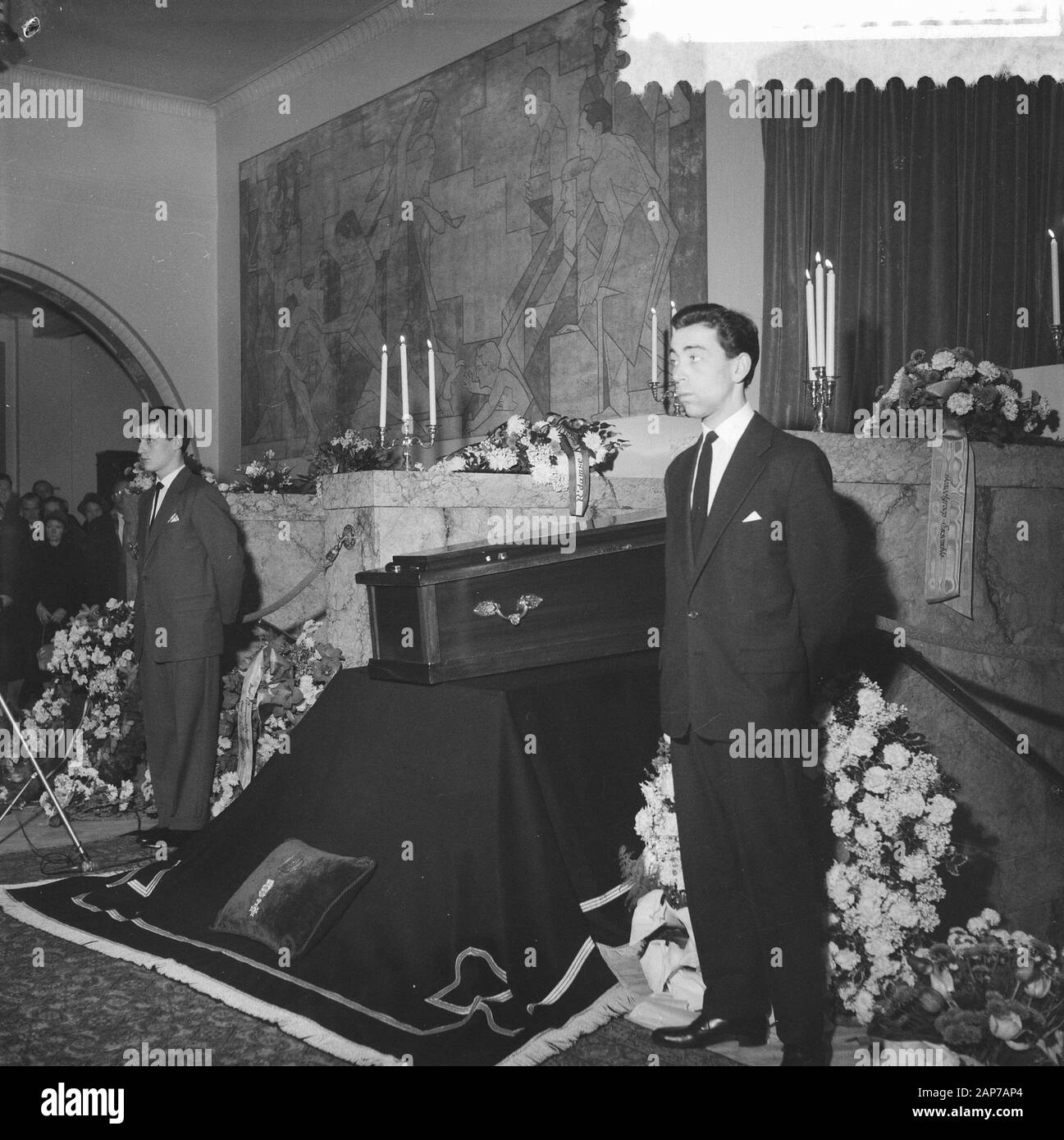 Right jules croiset hi-res stock photography and images - Alamy