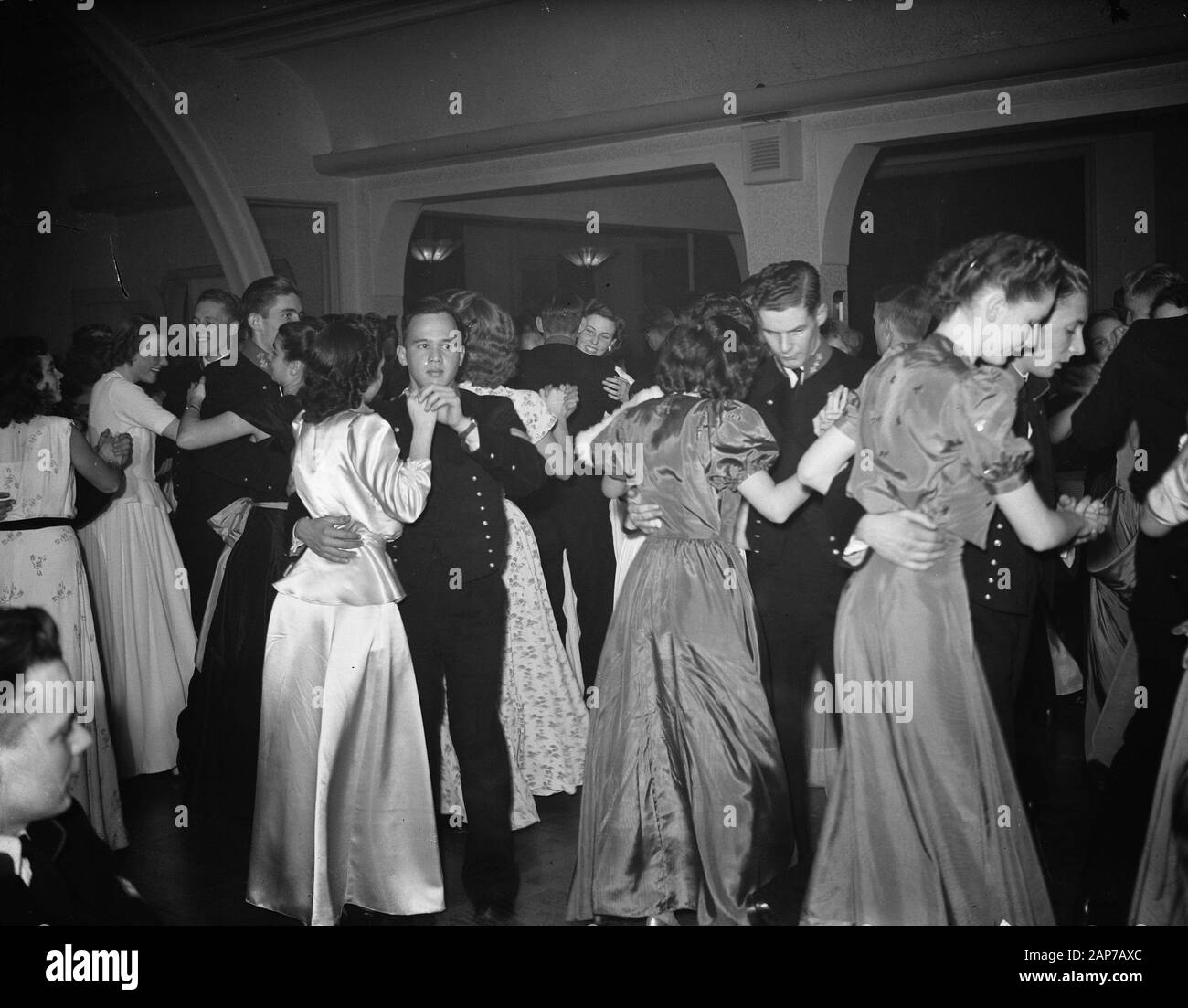 Bal midshipmen Kurhaus Scheveningen @ Date: December 22, 1948 Location ...