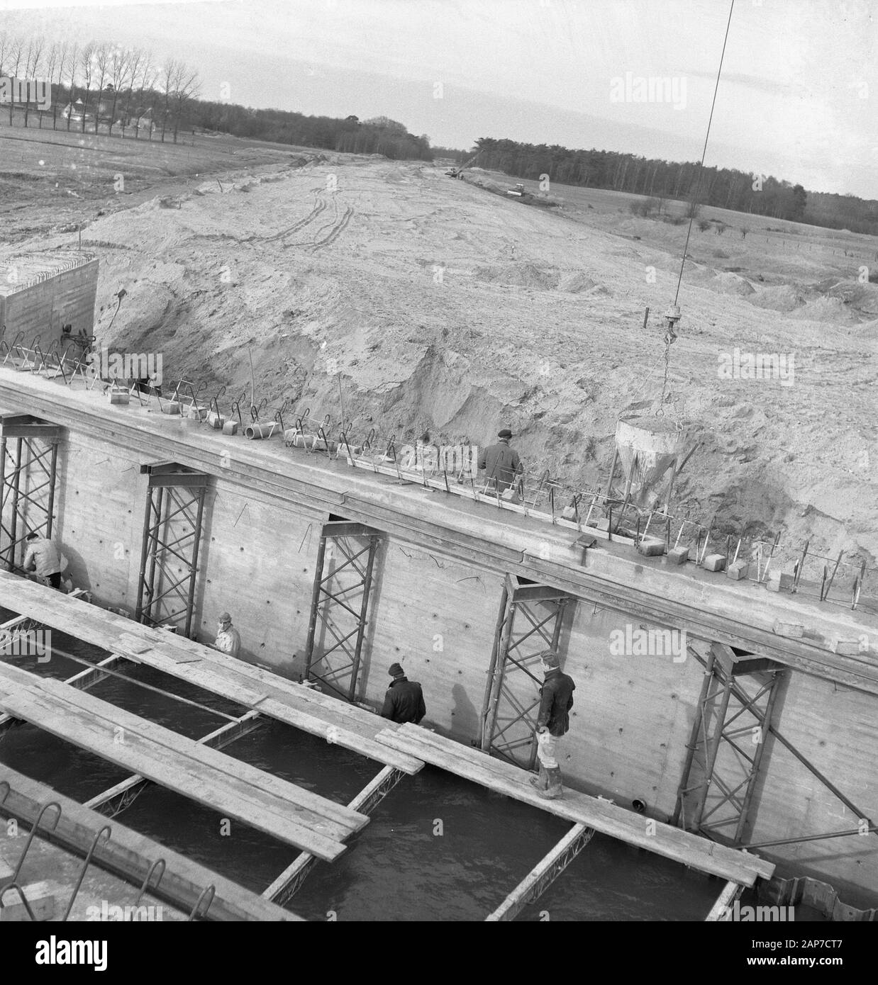 Concrete motorway Black and White Stock Photos & Images - Alamy