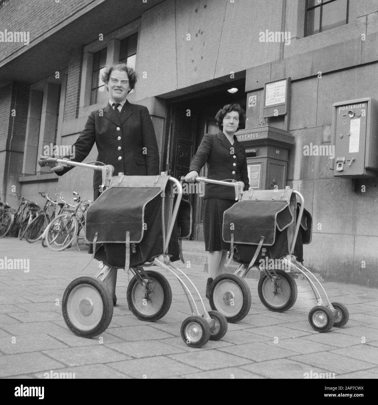 3 wheeled carts hi-res stock photography and images - Alamy