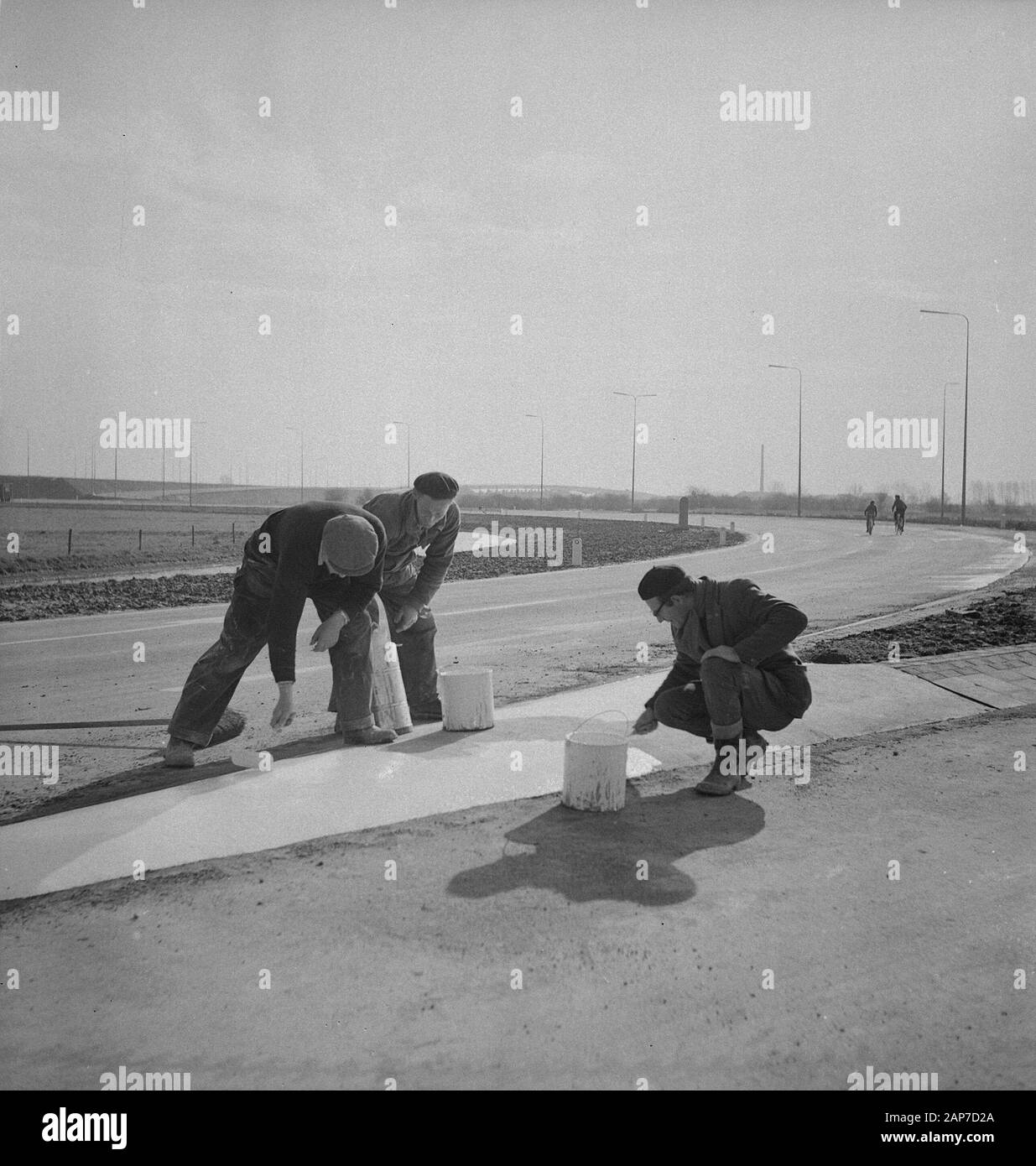 Construction E36 motorway. Workers at work Date: March 7, 1961 Keywords ...