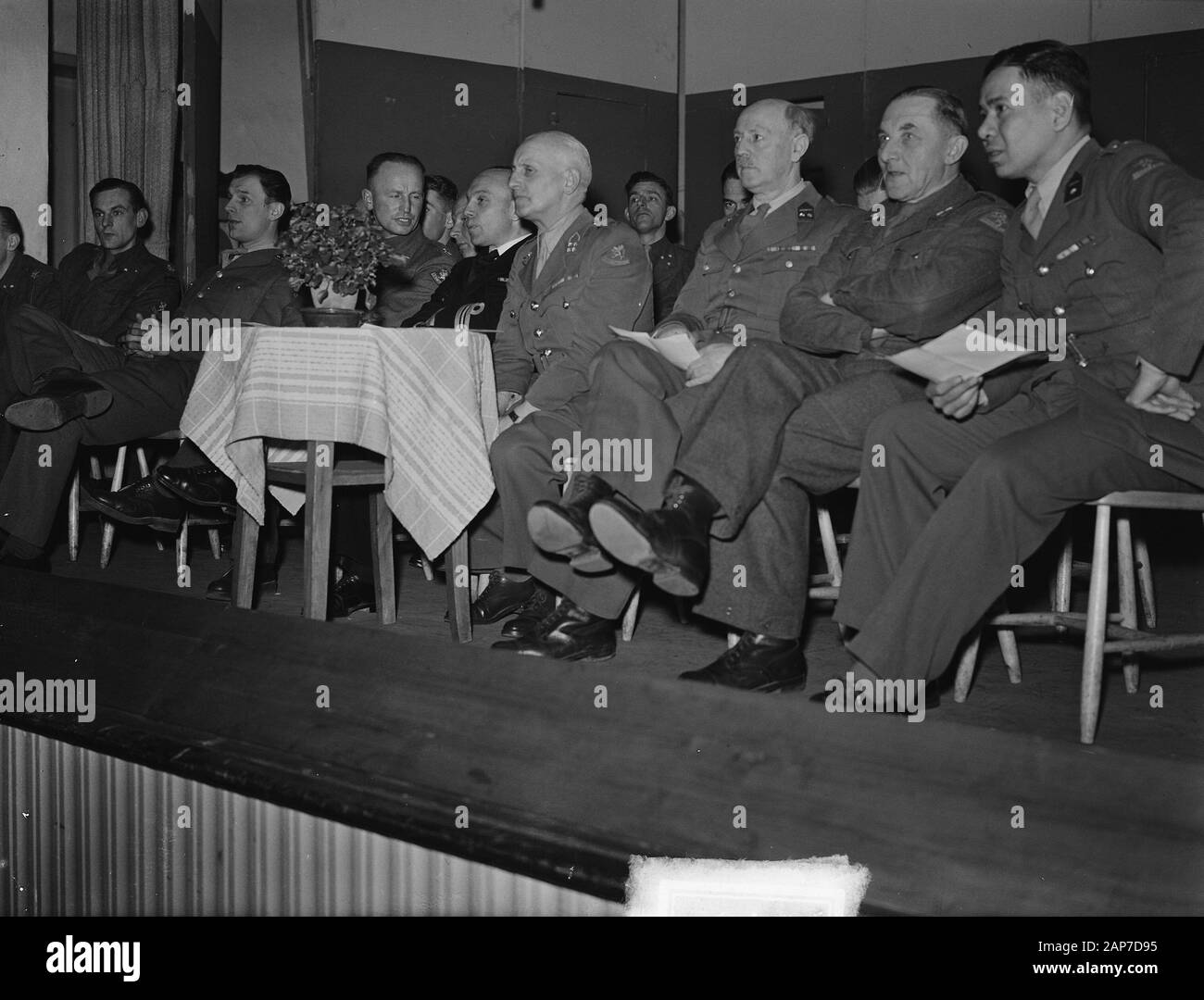 Air force personnel land Black and White Stock Photos & Images - Alamy