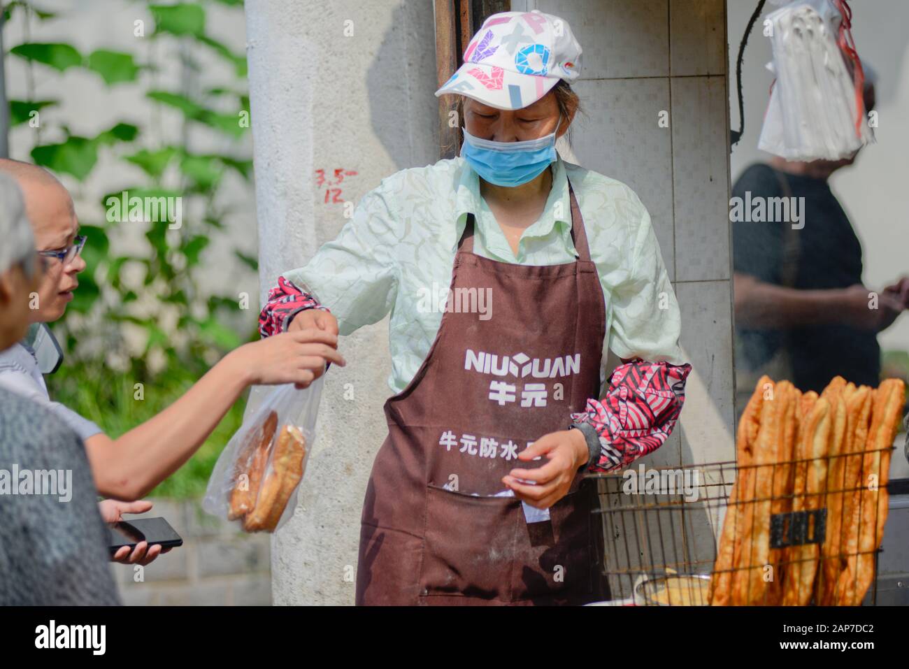 Pollution shanghai mask hi-res stock photography and images - Alamy