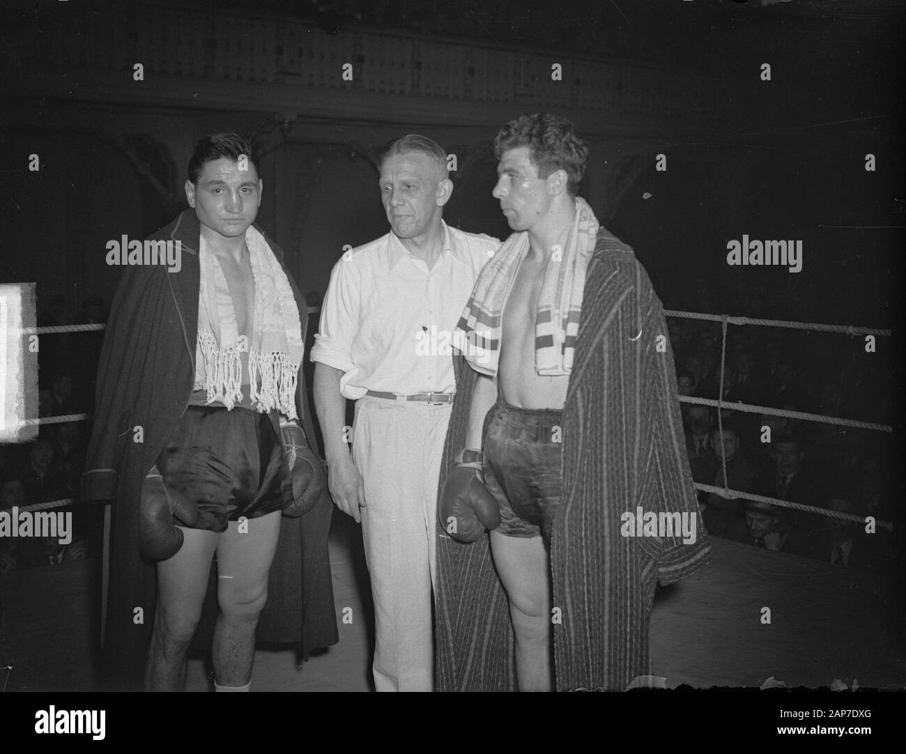 Boxing, middleweight. Luc Van Dam (right) versus Belgian Gaston ...