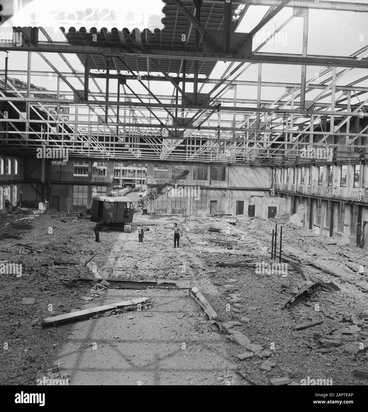 Demolition old station post office Date: June 21, 1961 Keywords ...