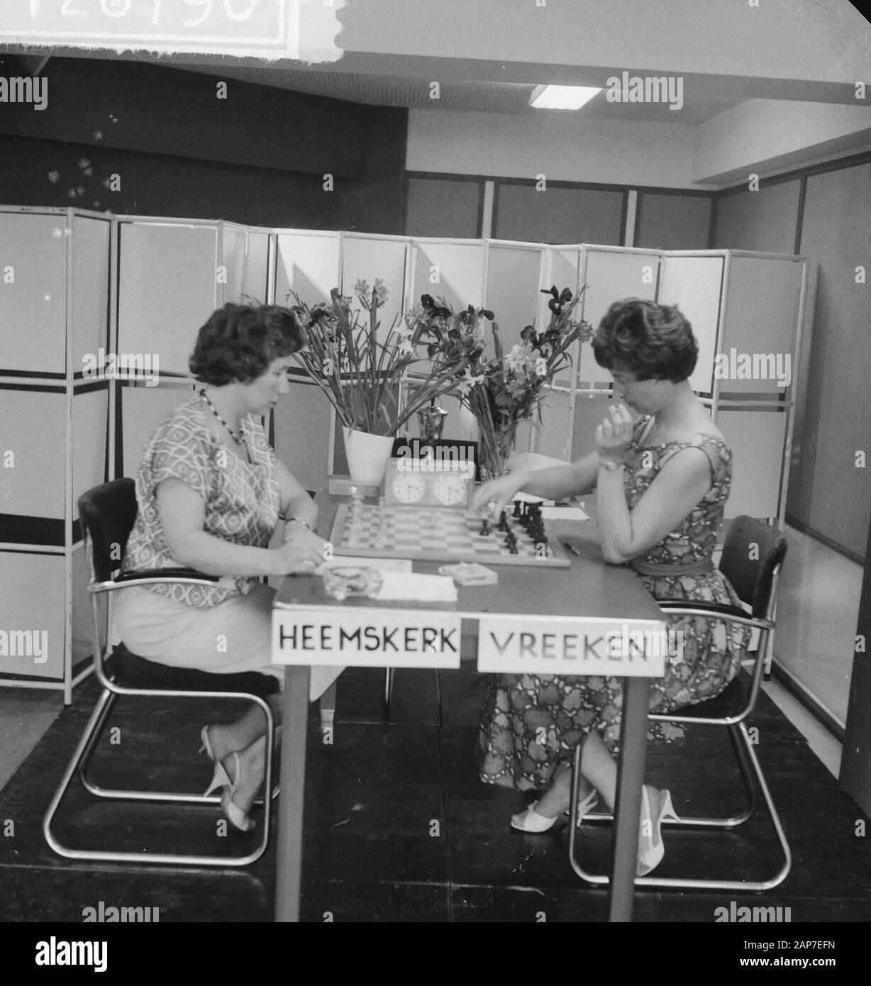 Women's championship chess hi-res stock photography and images - Alamy