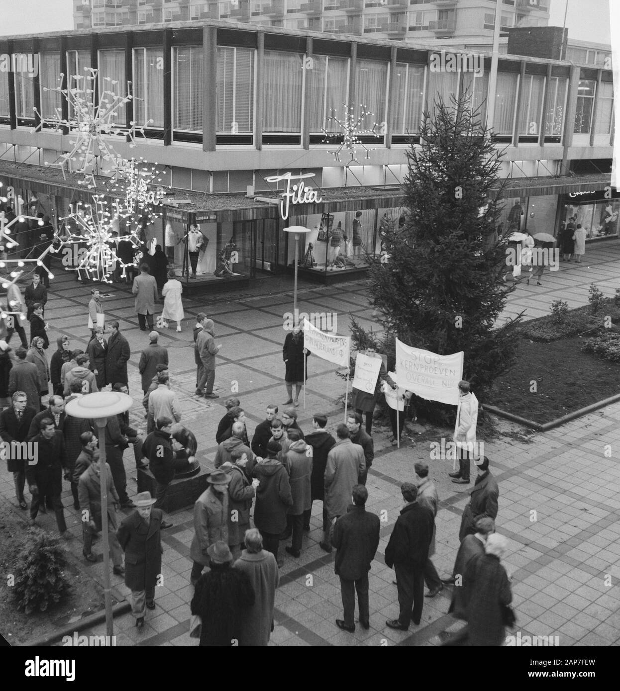 Anti atomic bomb demonstration hi-res stock photography and images - Alamy