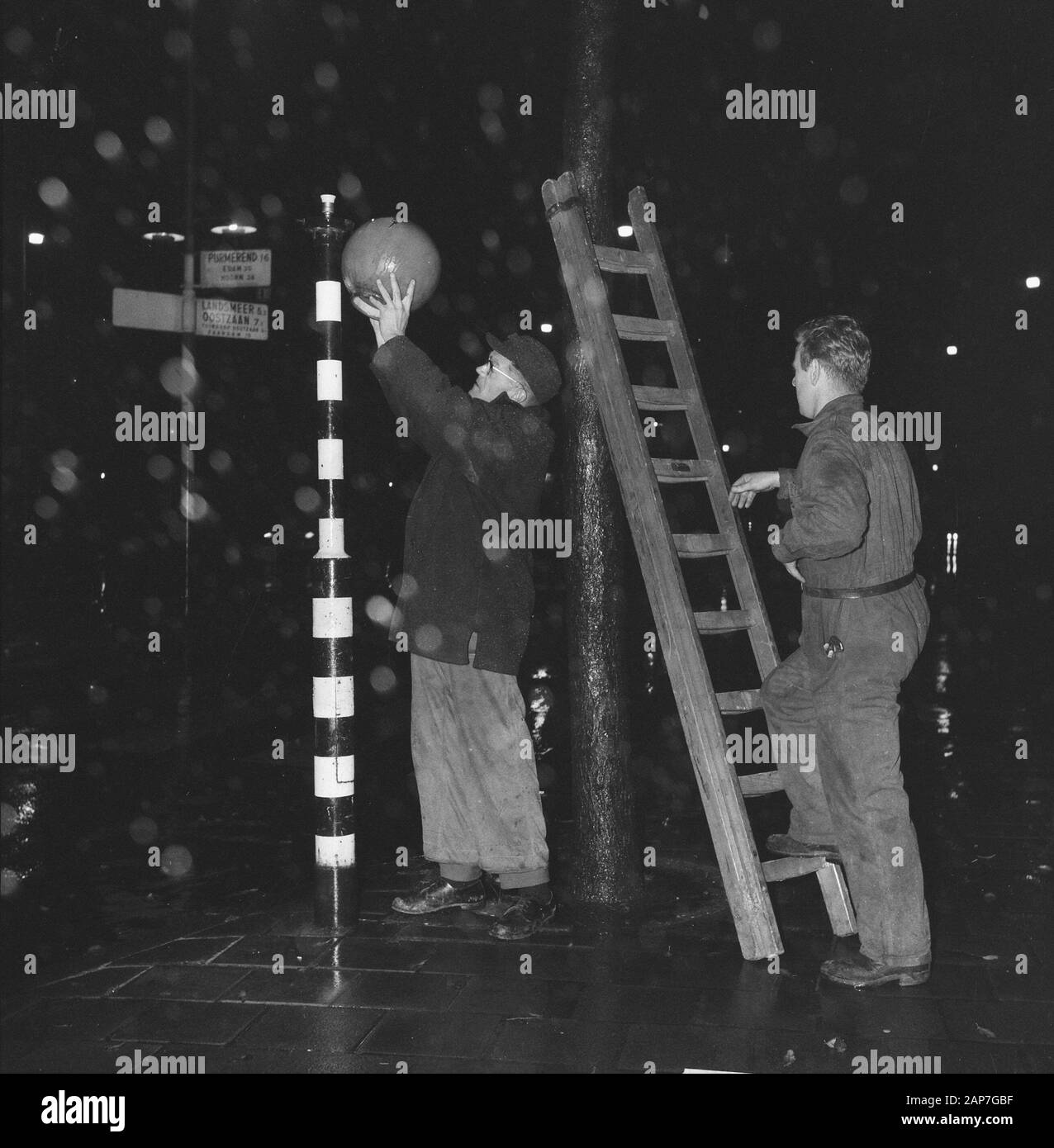 Flacking hi-res stock photography and images - Alamy