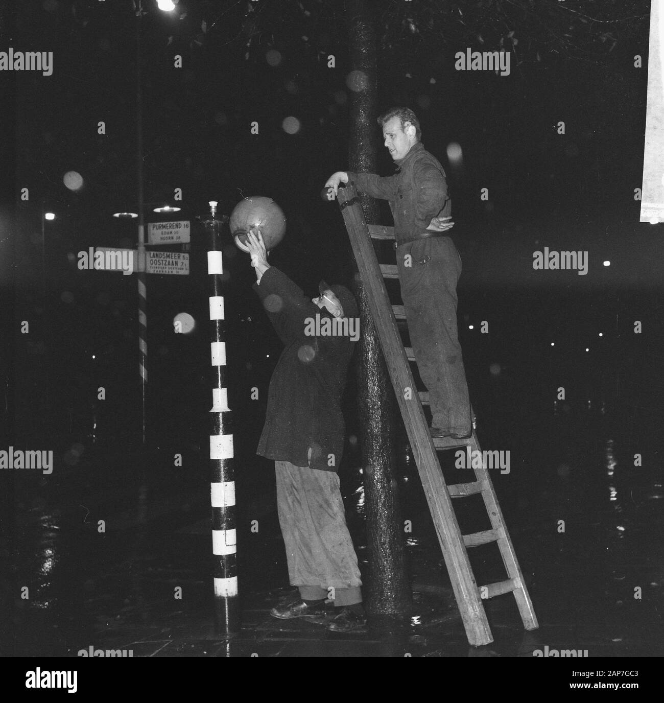 Flashbulbs hi-res stock photography and images - Alamy