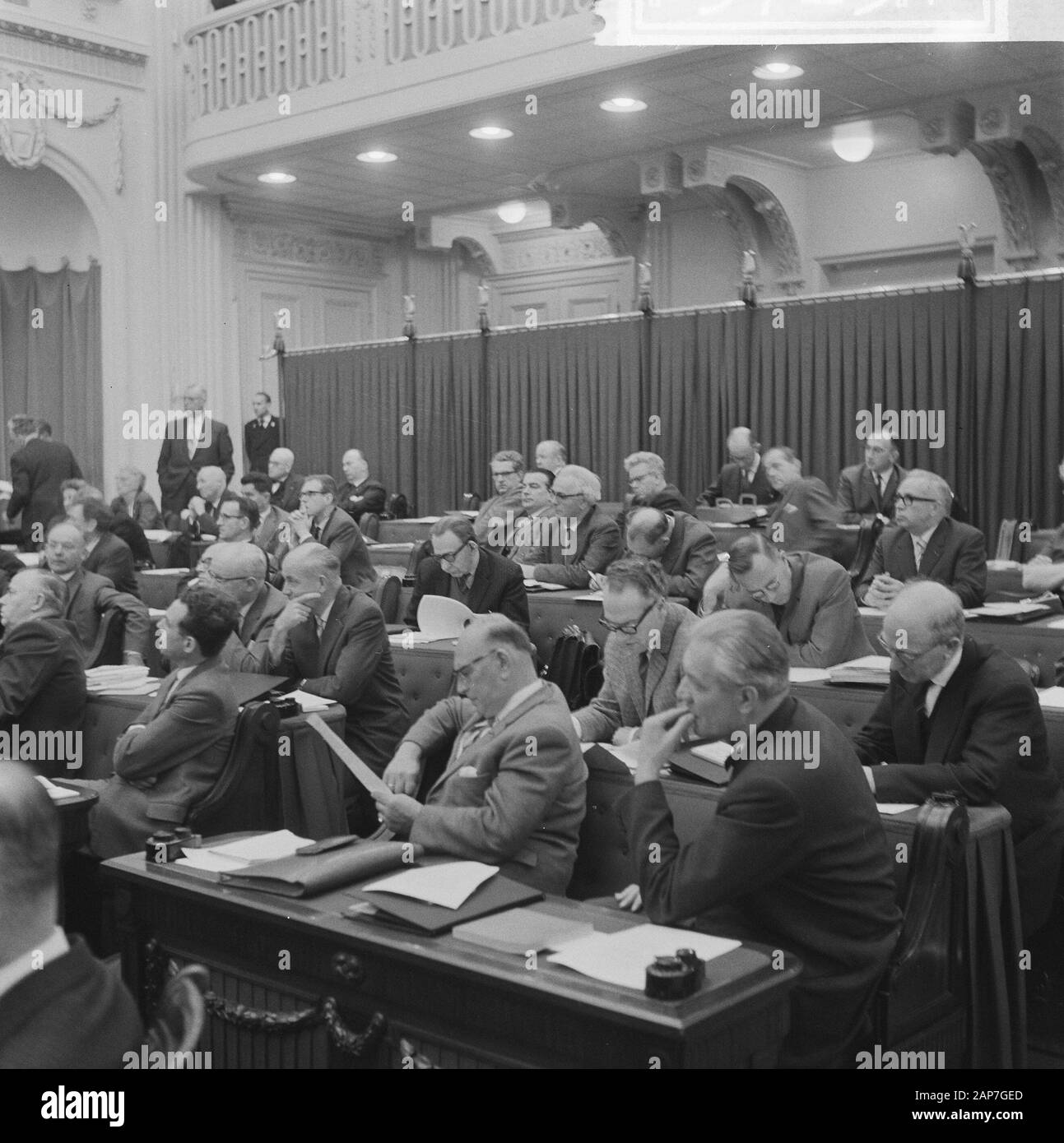 Debate Second Chamber on New Guinea issue Date: April 4, 1962 Keywords ...