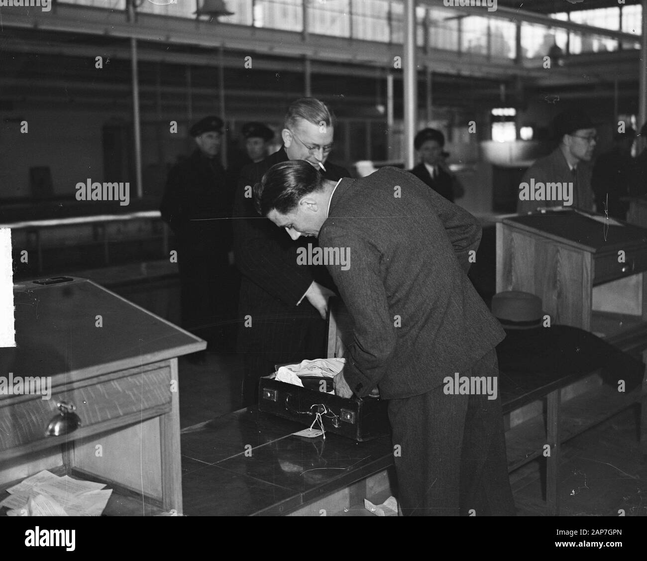 Arrival Ds. Jansen at Schiphol with Mr. Smulders Date: 17 March 1949 ...