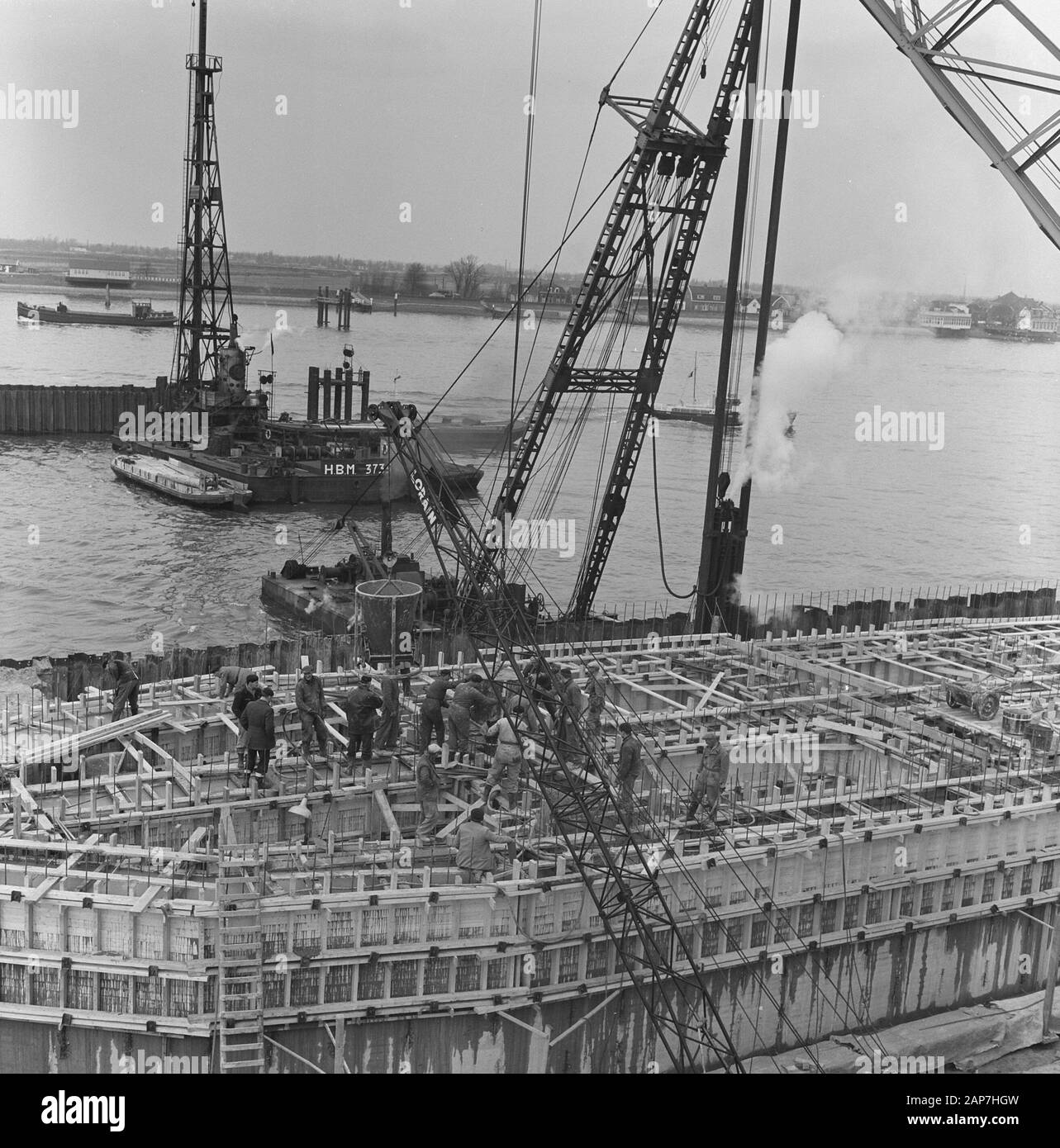 Construction largest bridge of our country at Brienenoord Date: March ...