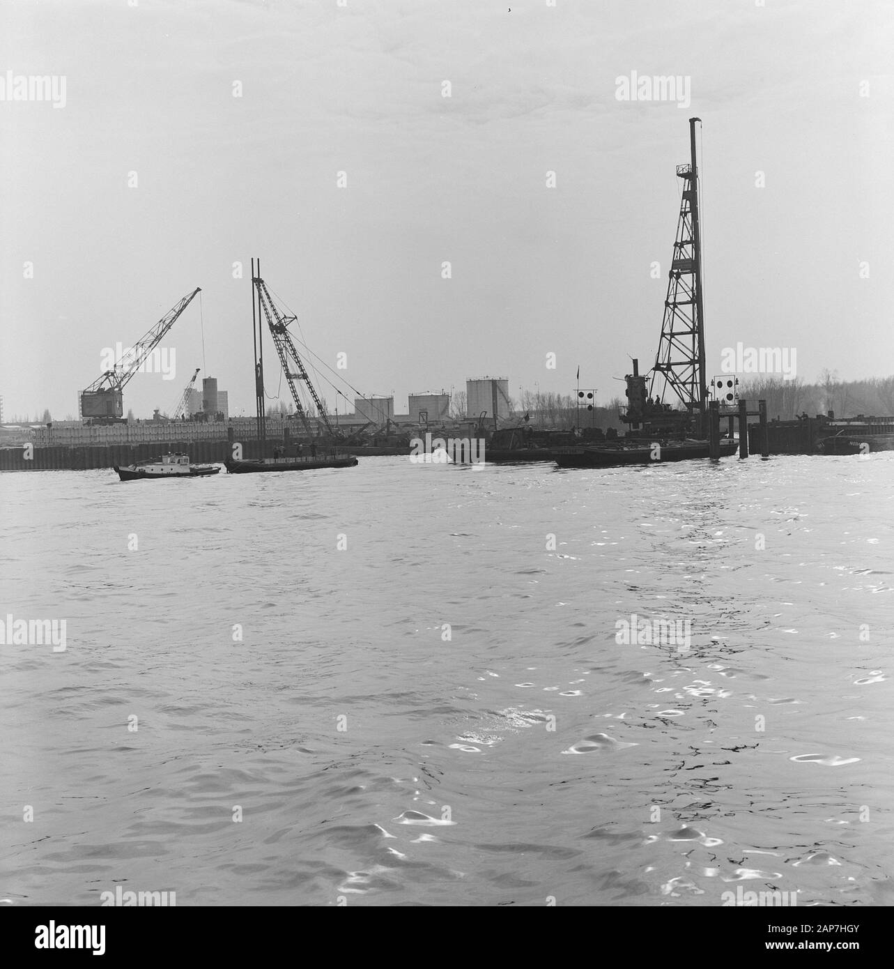 Construction largest bridge of our country at Brienenoord Date: March ...