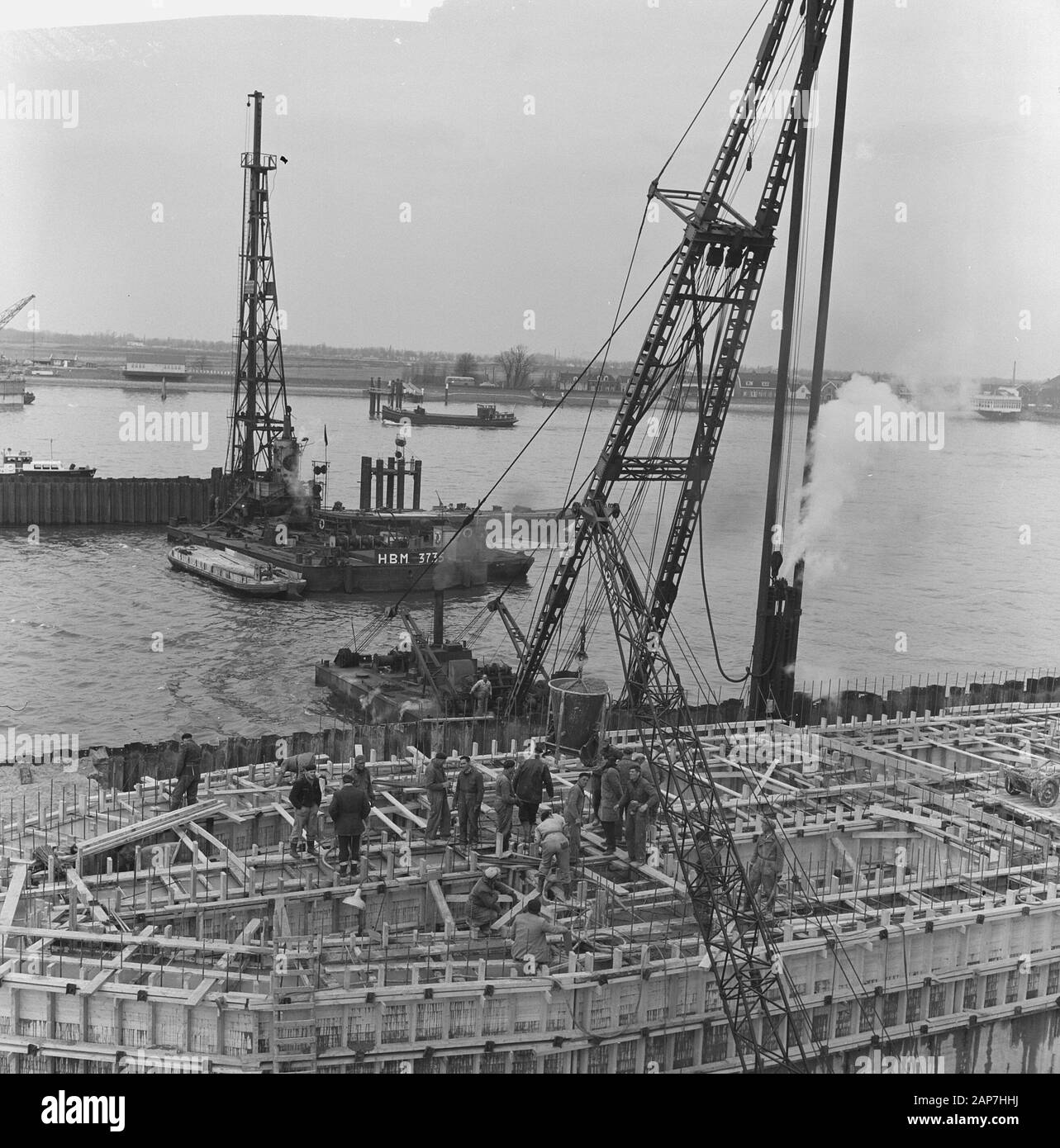 Construction largest bridge of our country at Brienenoord Date: March ...